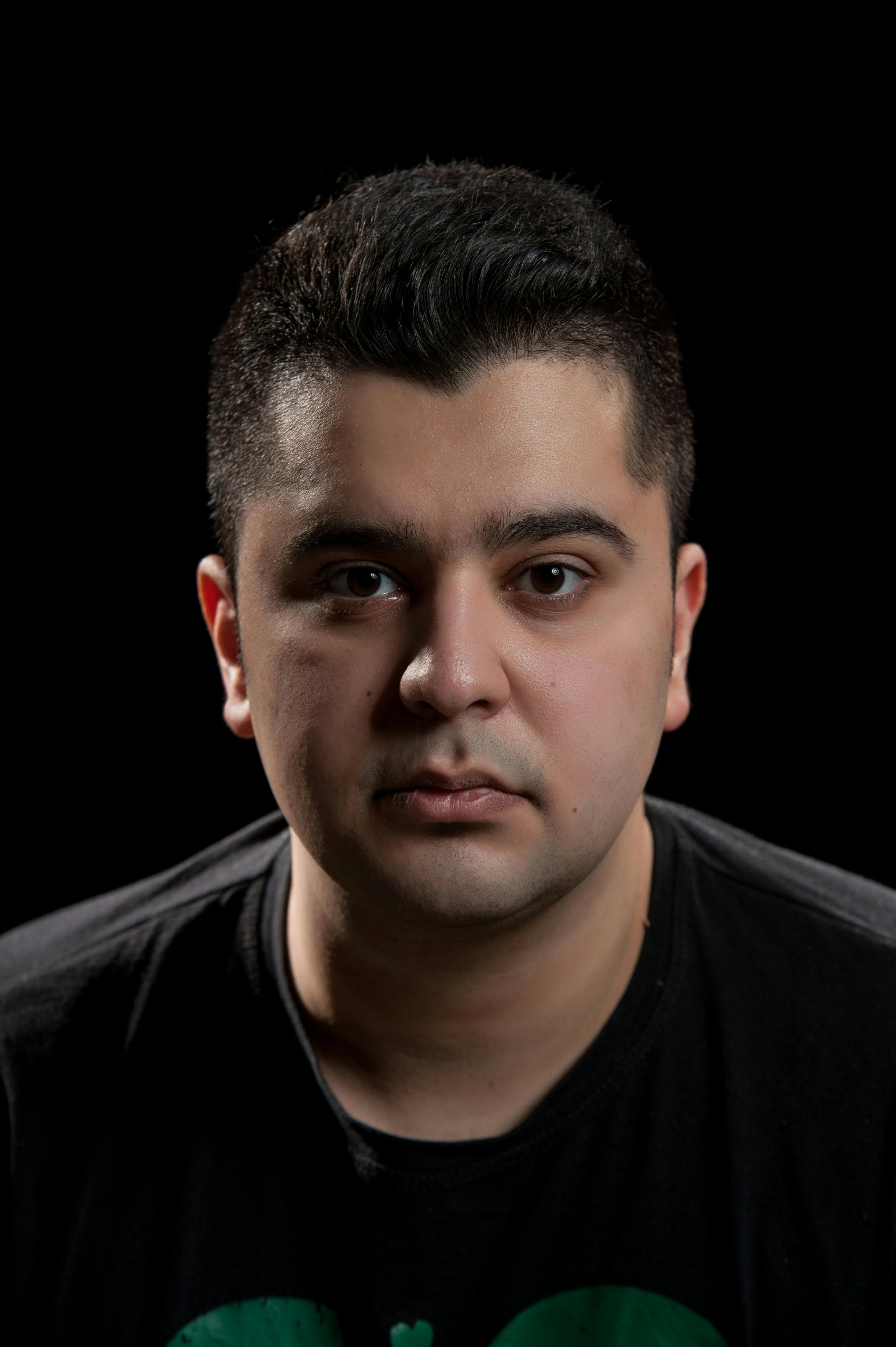 Man Leaning On Wall · Free Stock Photo