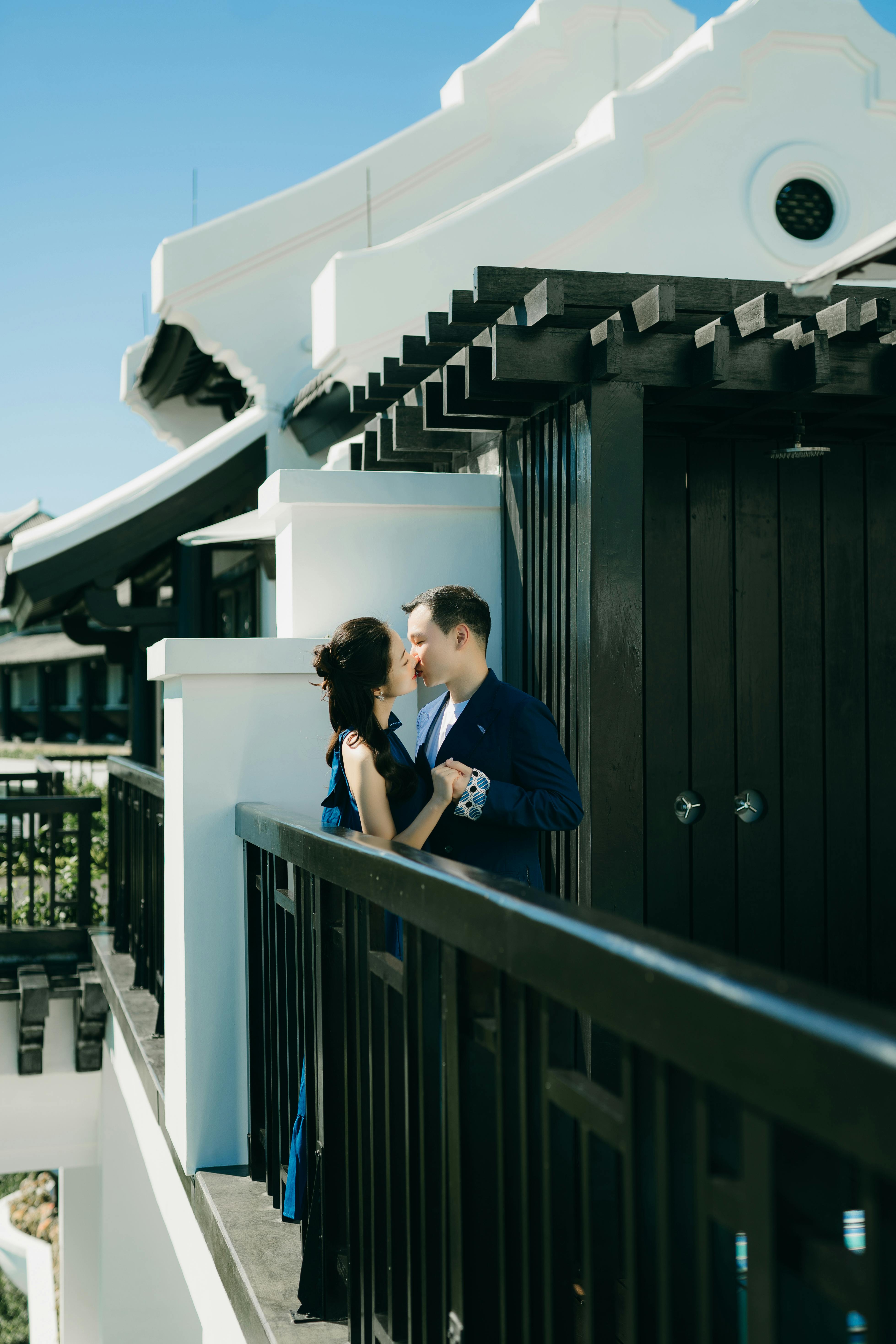 Man Picking Up a Woman in a Park · Free Stock Photo
