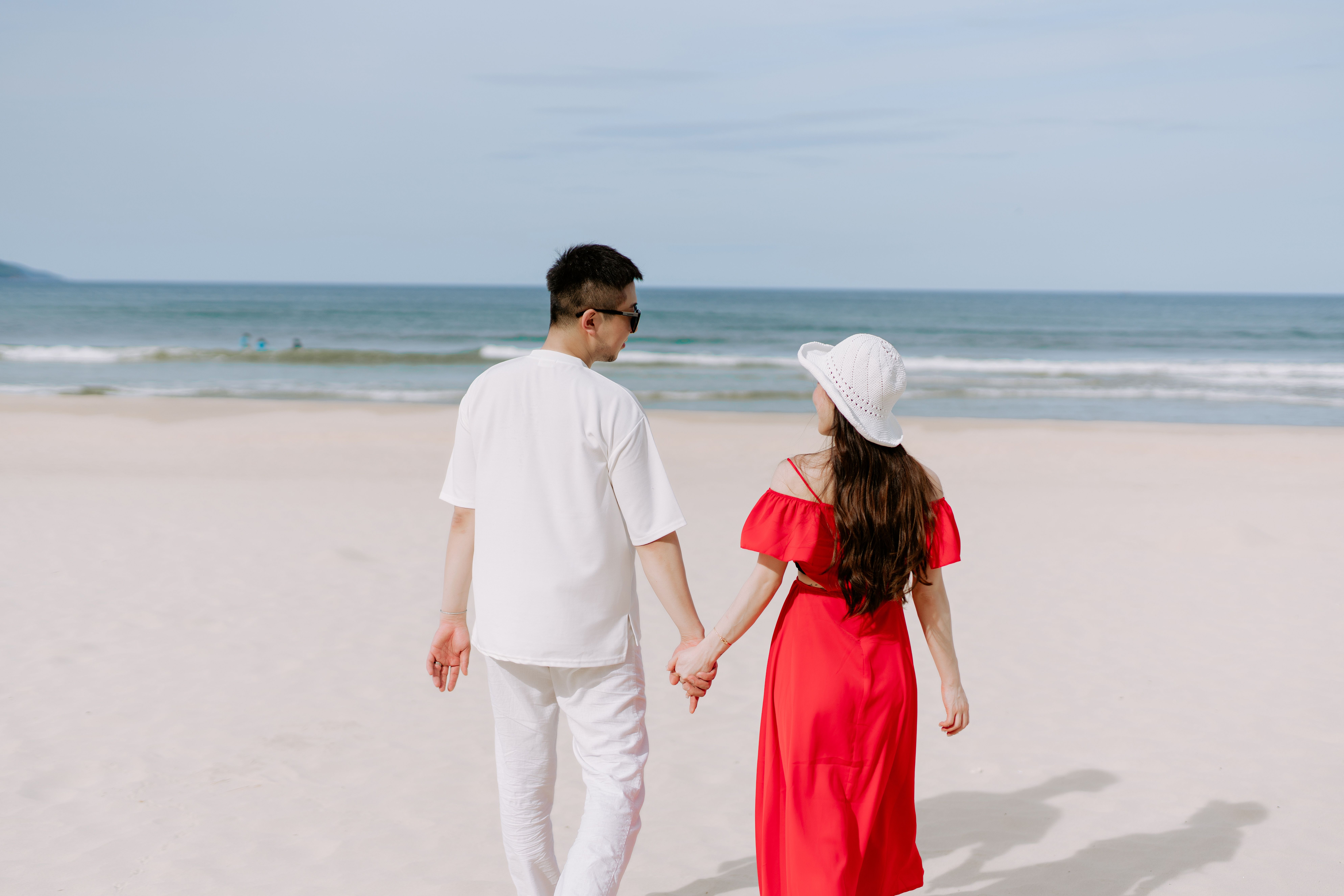 Photo of Couple at the Beach · Free Stock Photo