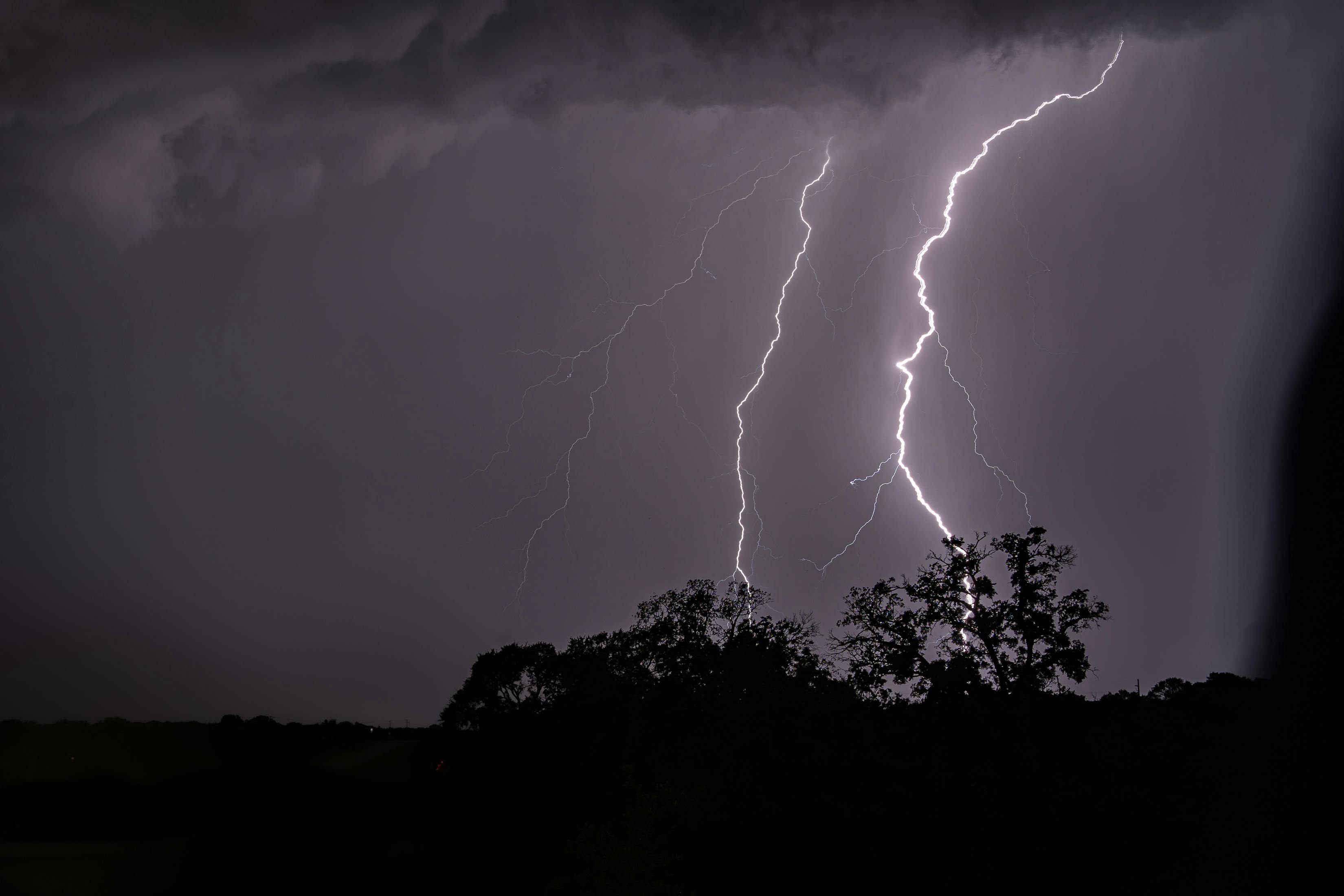 Lightening in the Sky · Free Stock Photo