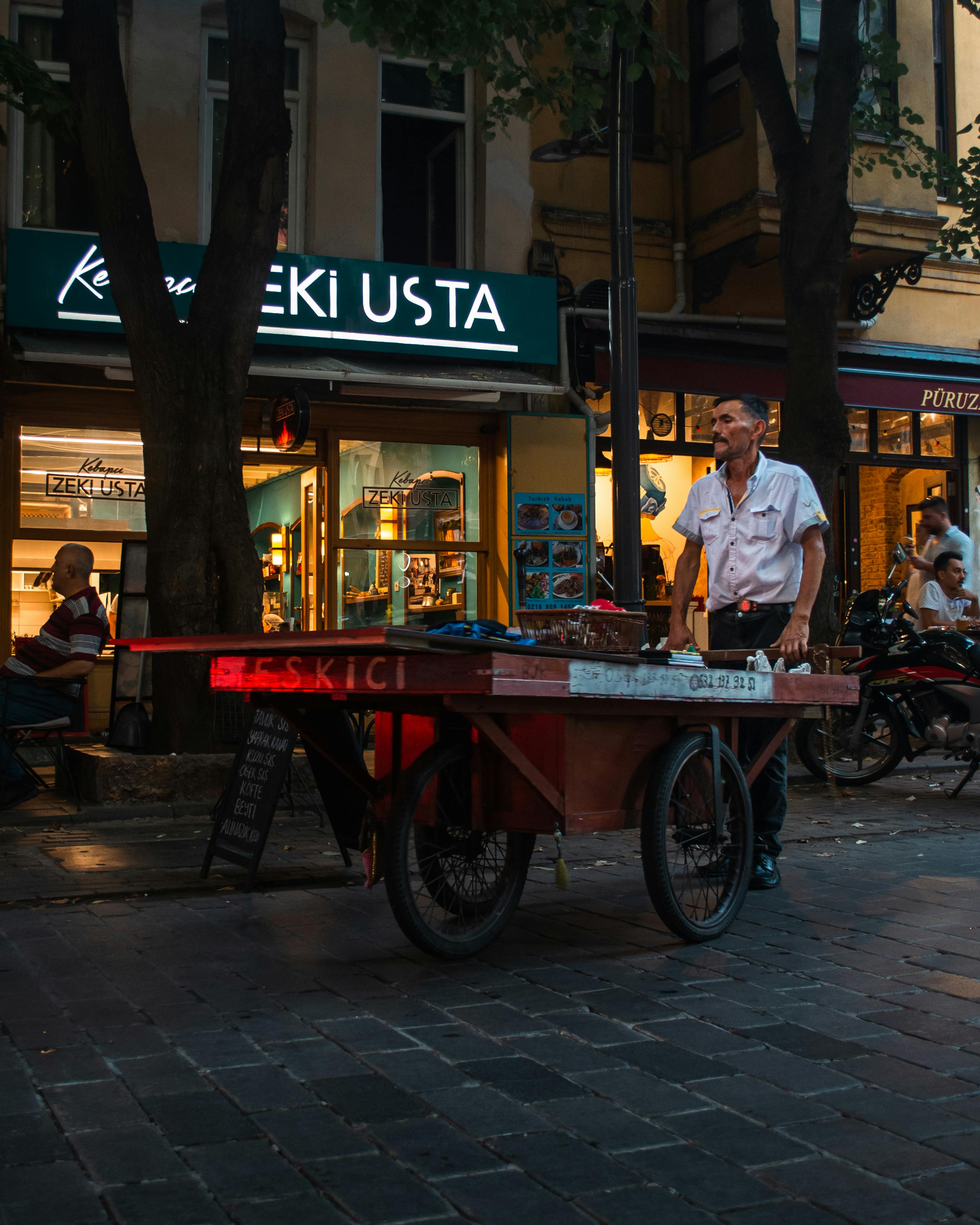 Street Shoe Vendor · Free Stock Photo