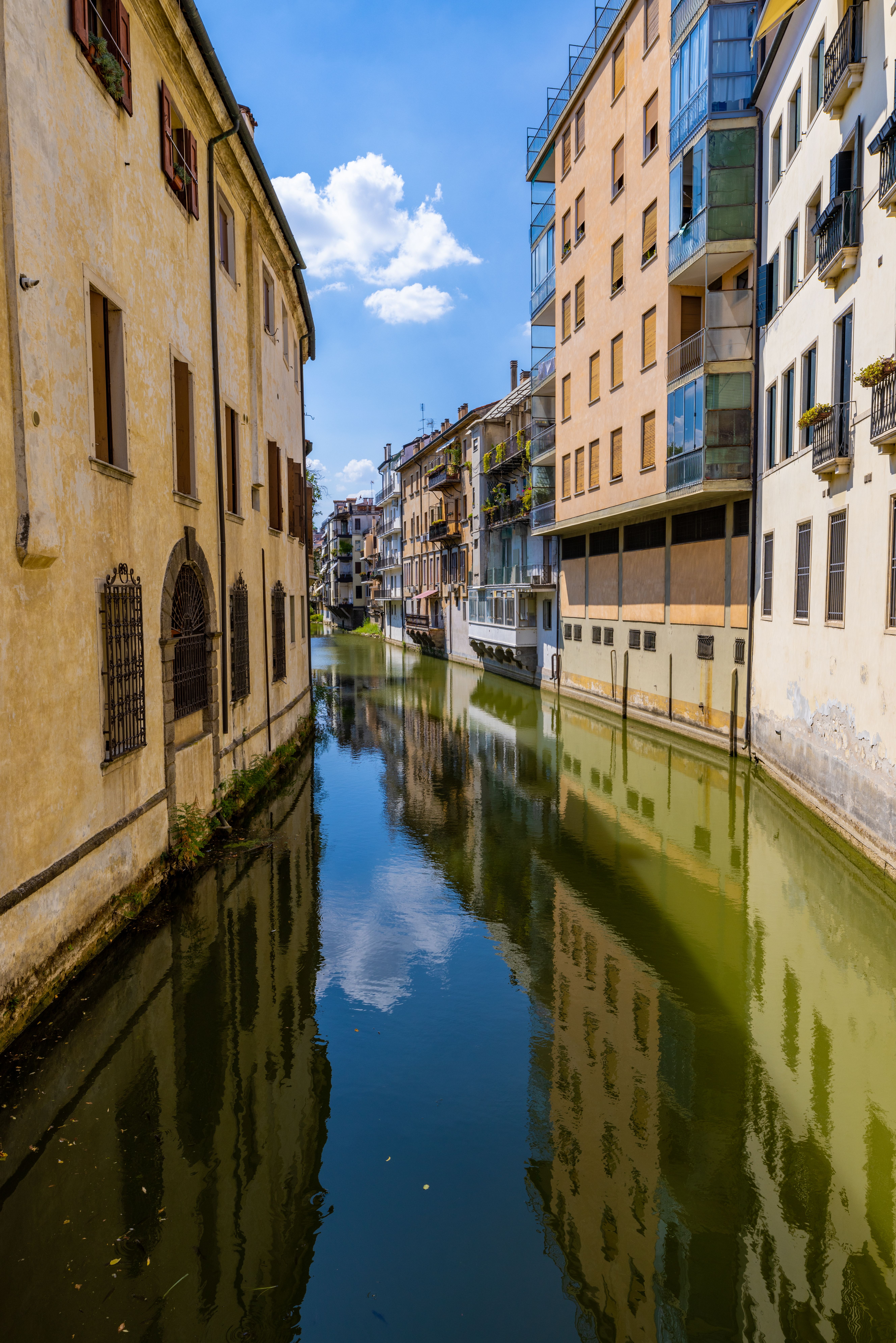 Canal in Town · Free Stock Photo