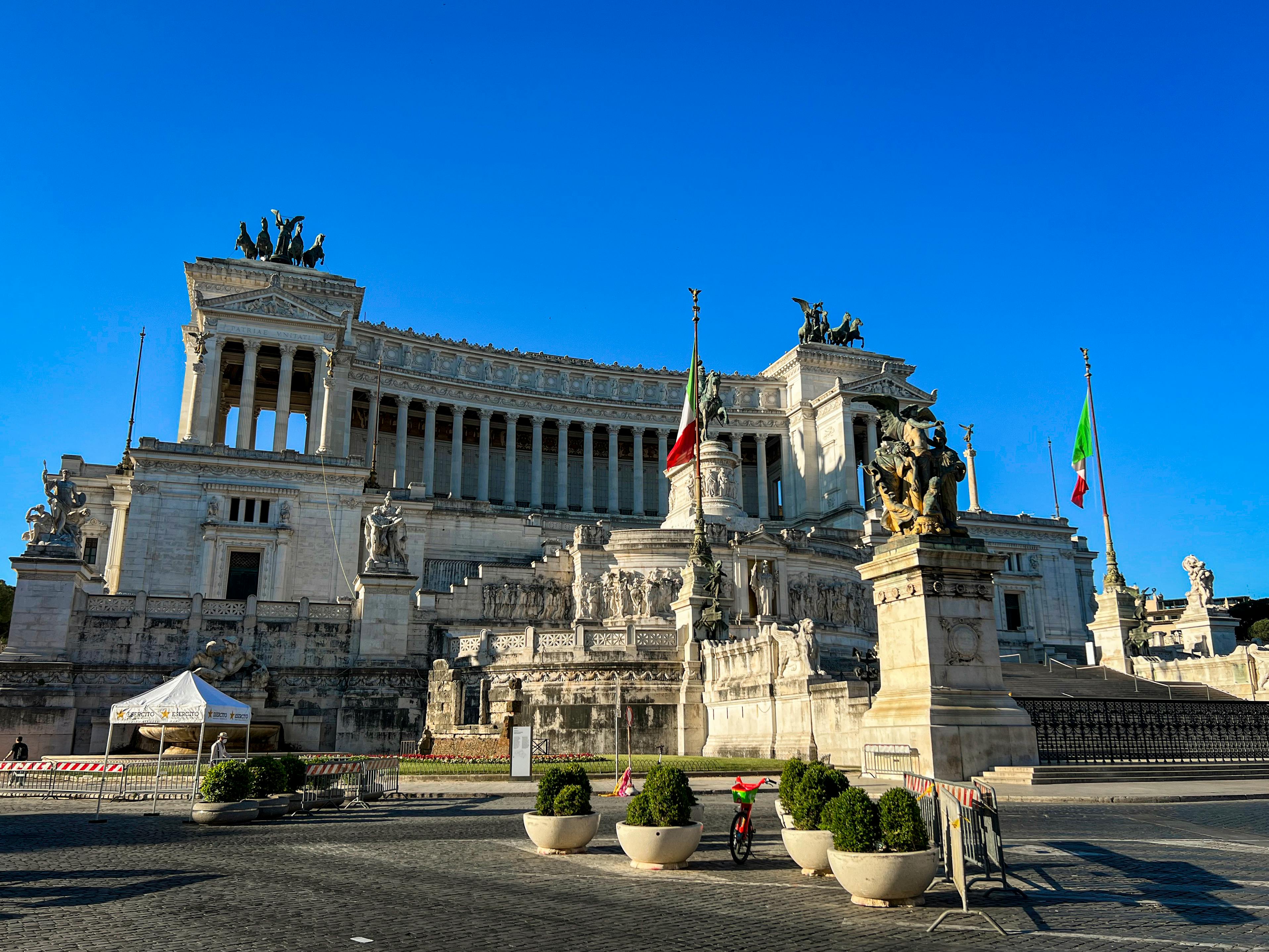 Clear Sky over Building with Sculptures in Italy · Free Stock Photo