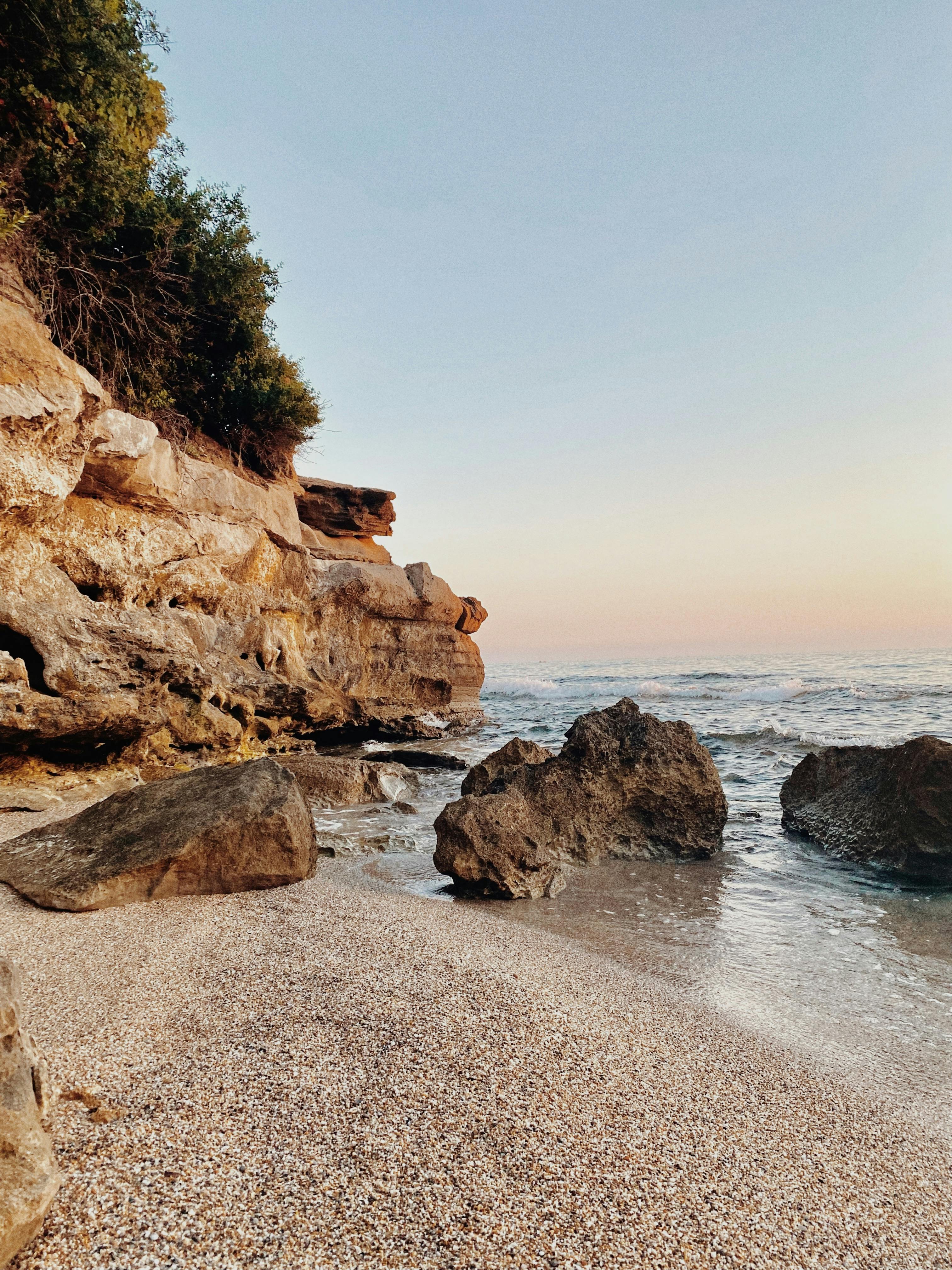 Rock Formations on the Beach · Free Stock Photo