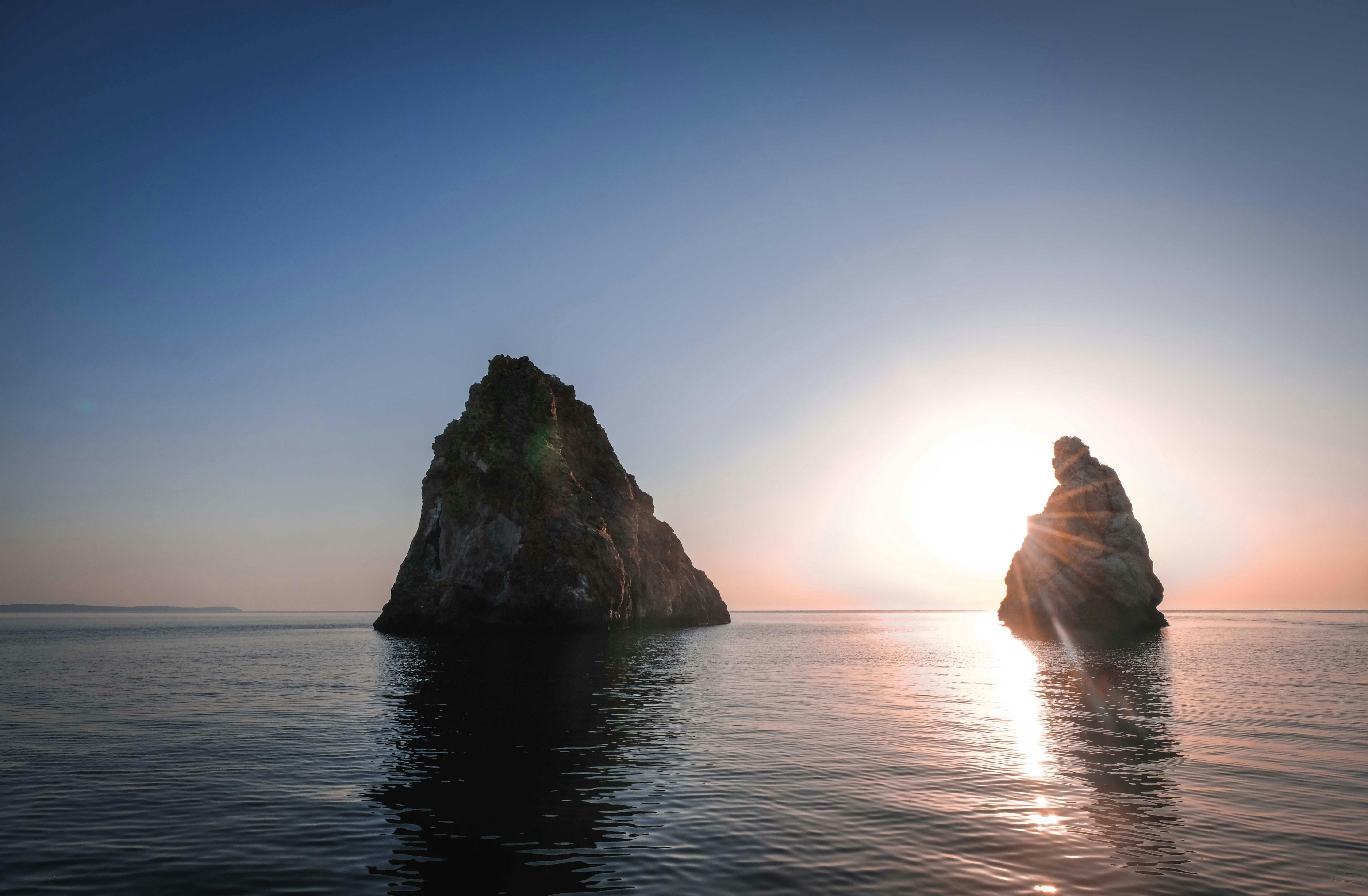 Rock Formations in the Middle of the Ocean · Free Stock Photo