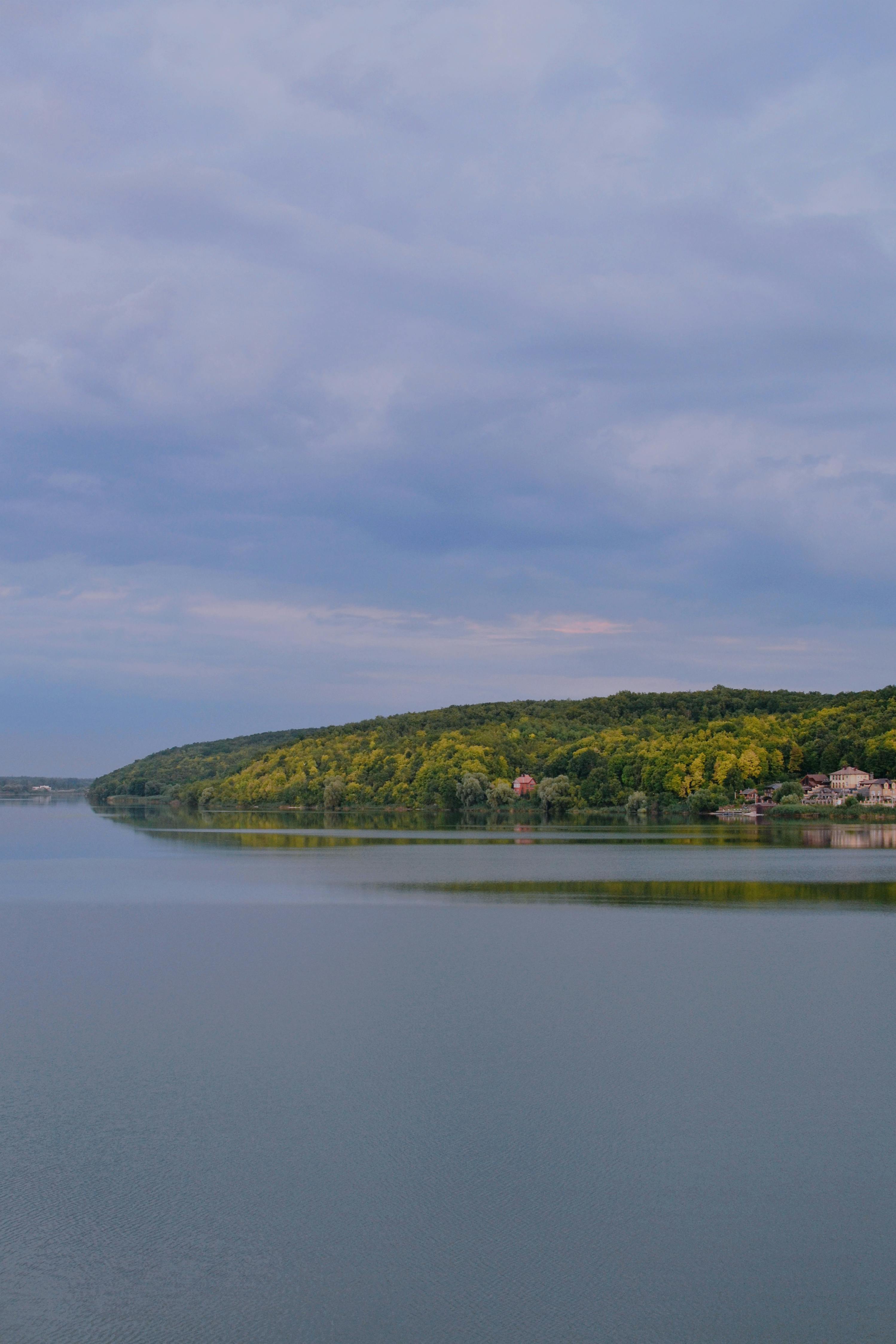 Dramatic Sky over Lake · Free Stock Photo