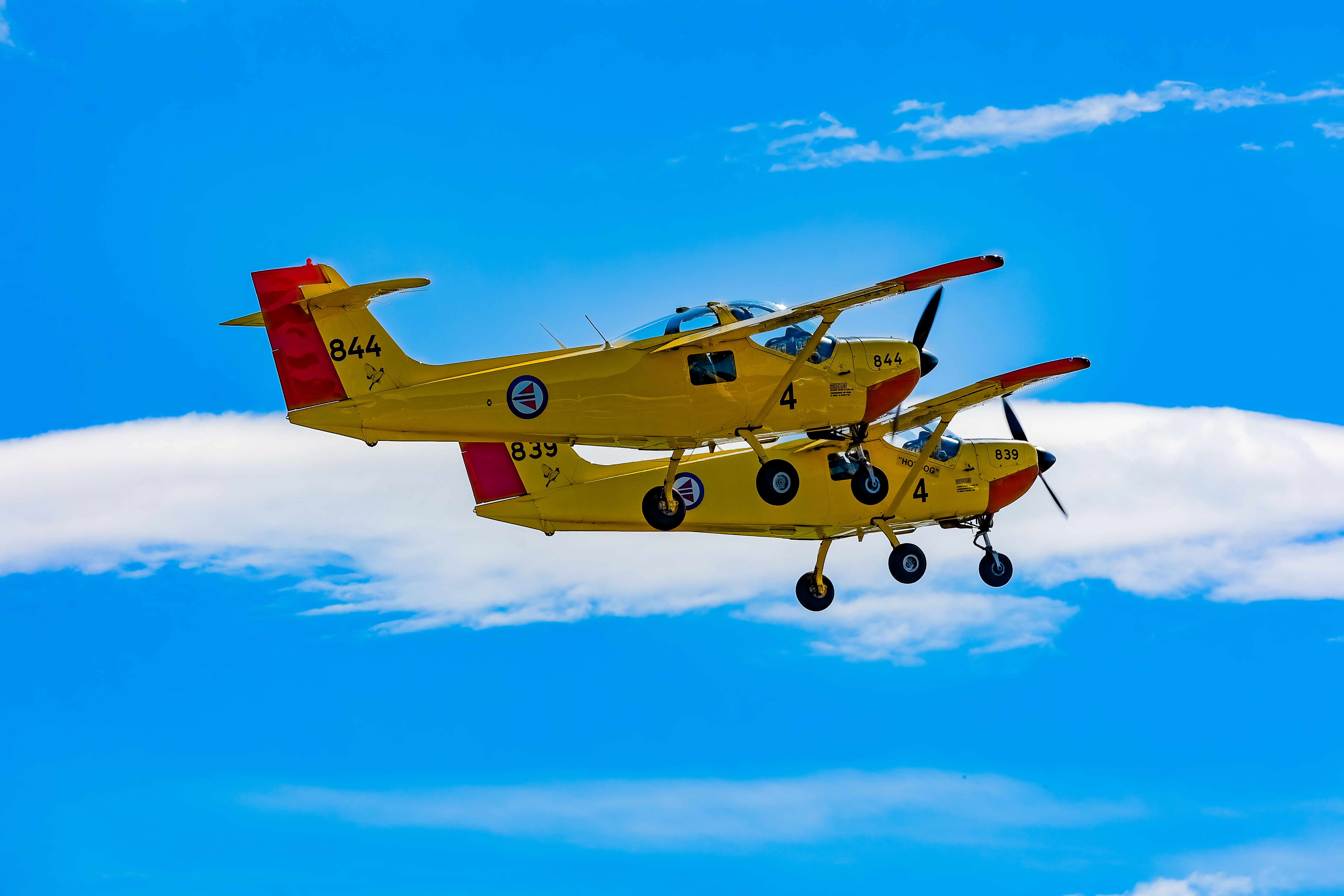 Close-Up Shot of Planes Flying · Free Stock Photo