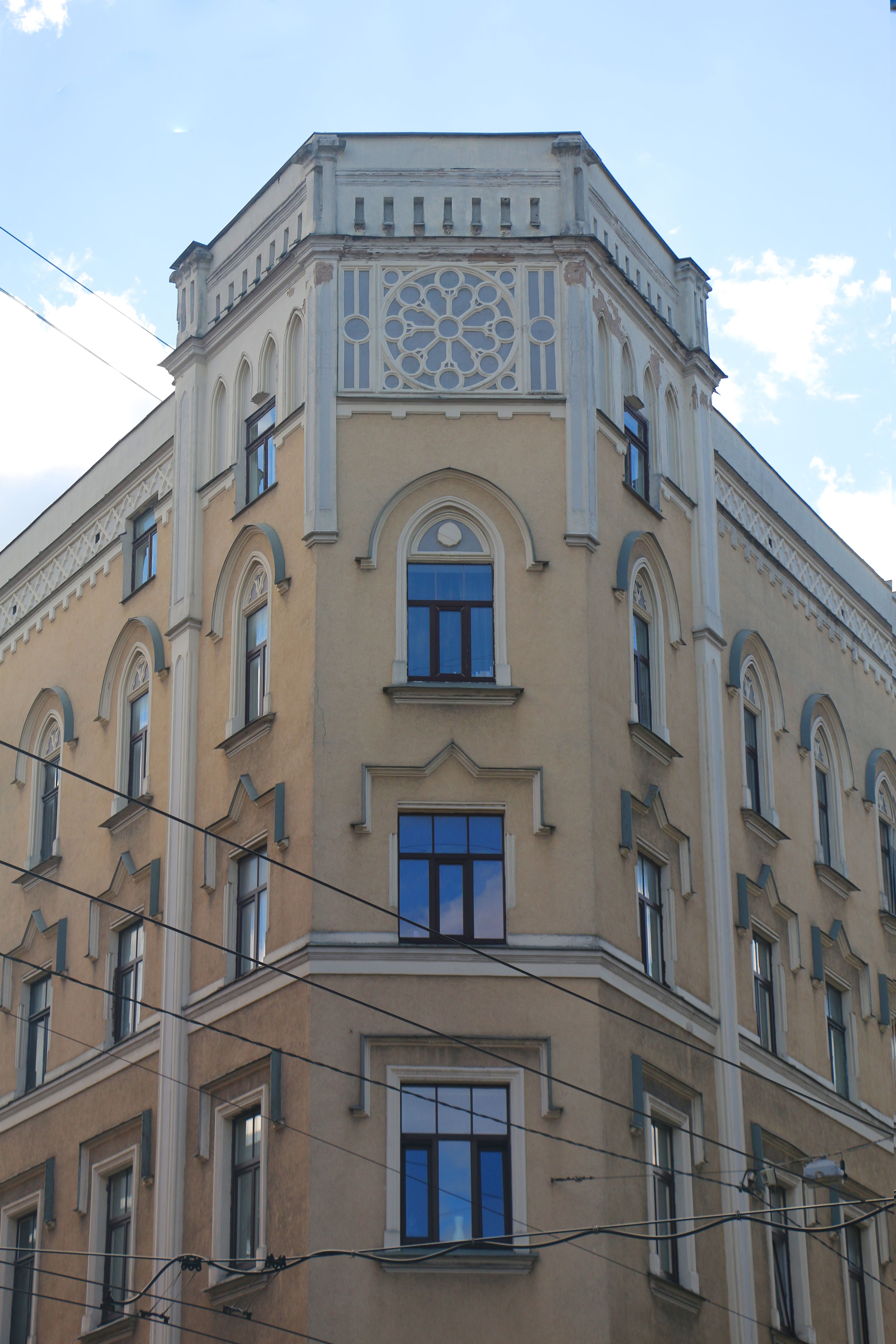 A Building with Glass Windows · Free Stock Photo
