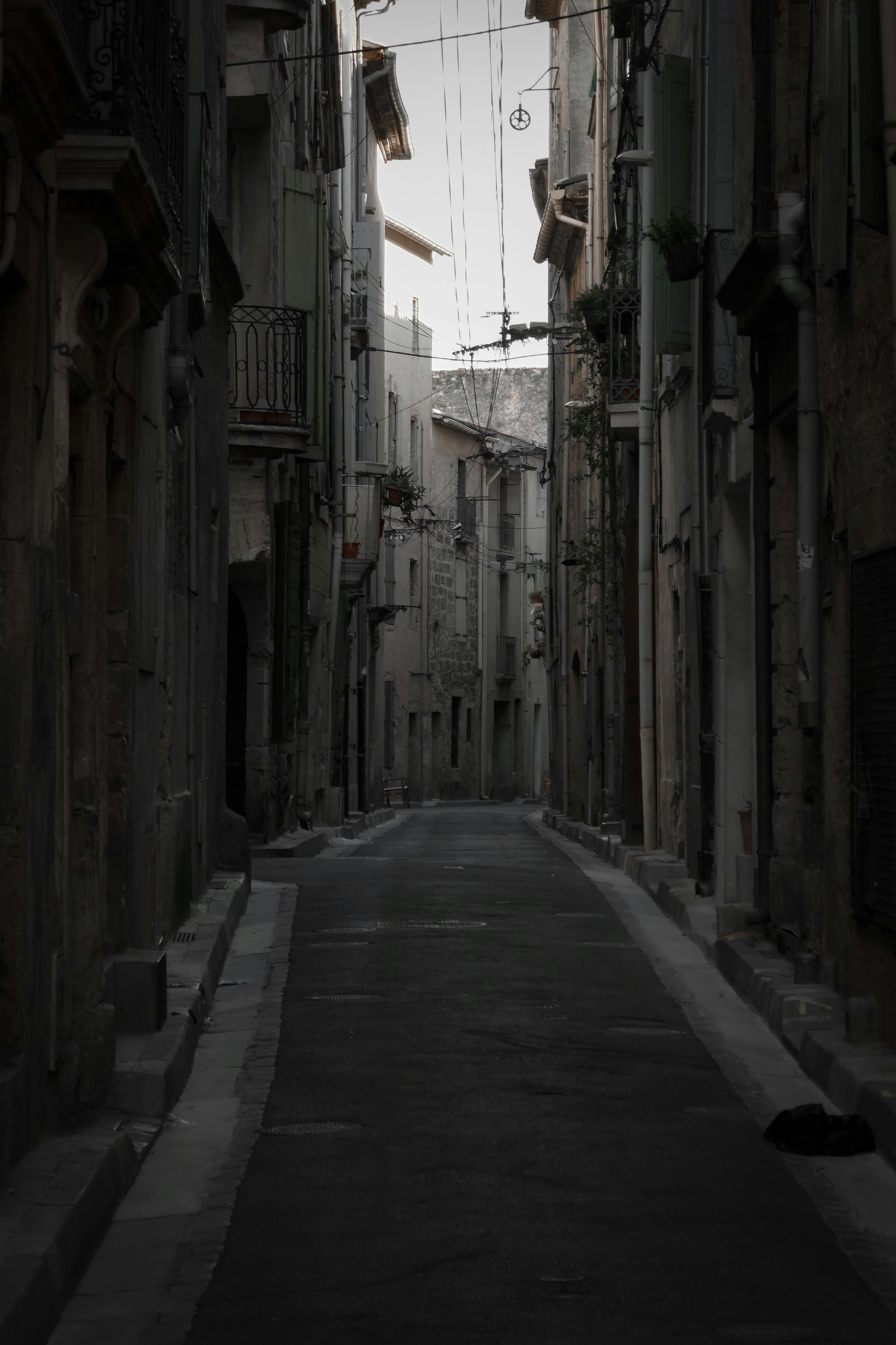 Photo of an Alley · Free Stock Photo