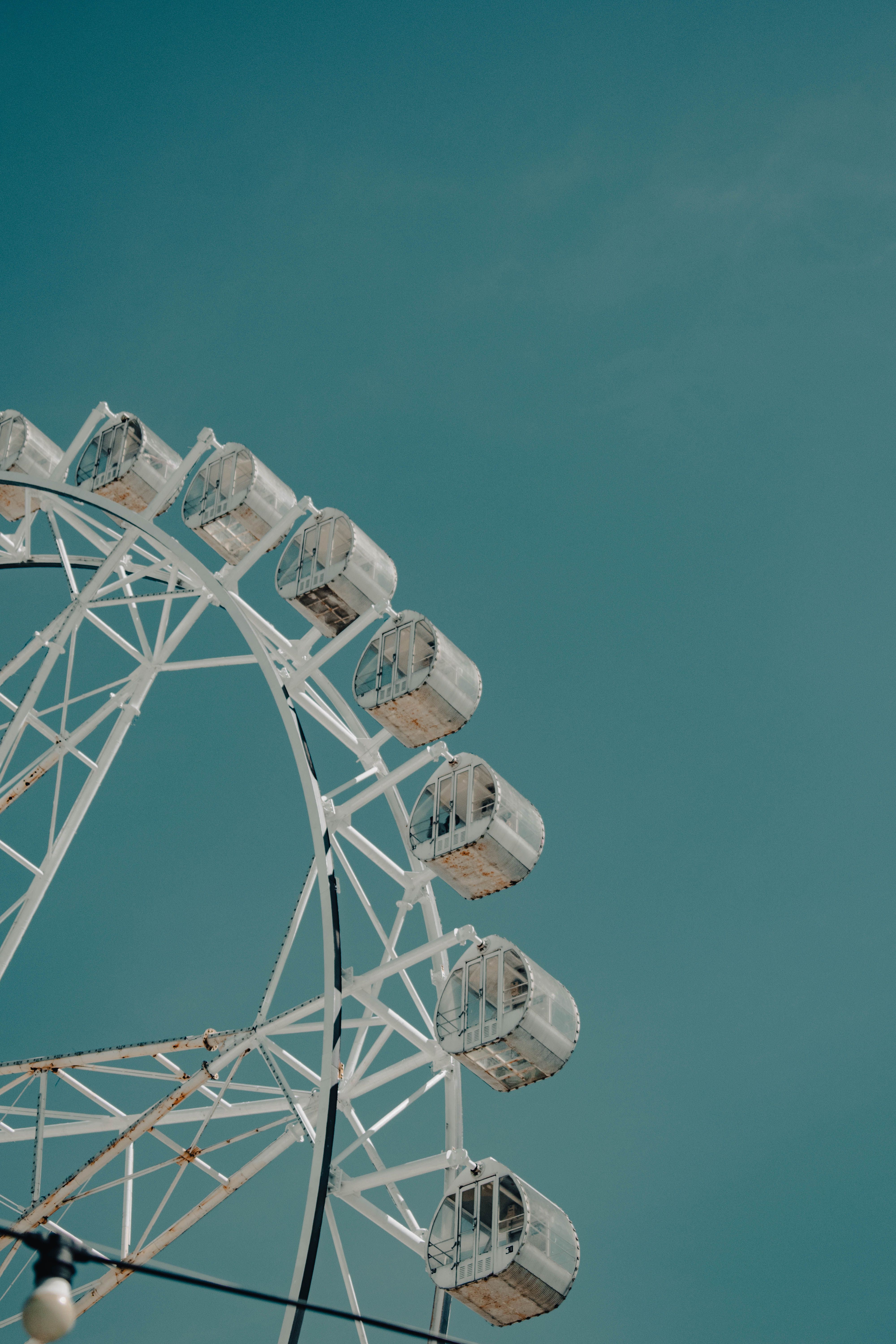Close-Up Shot of a Ferris Wheel · Free Stock Photo