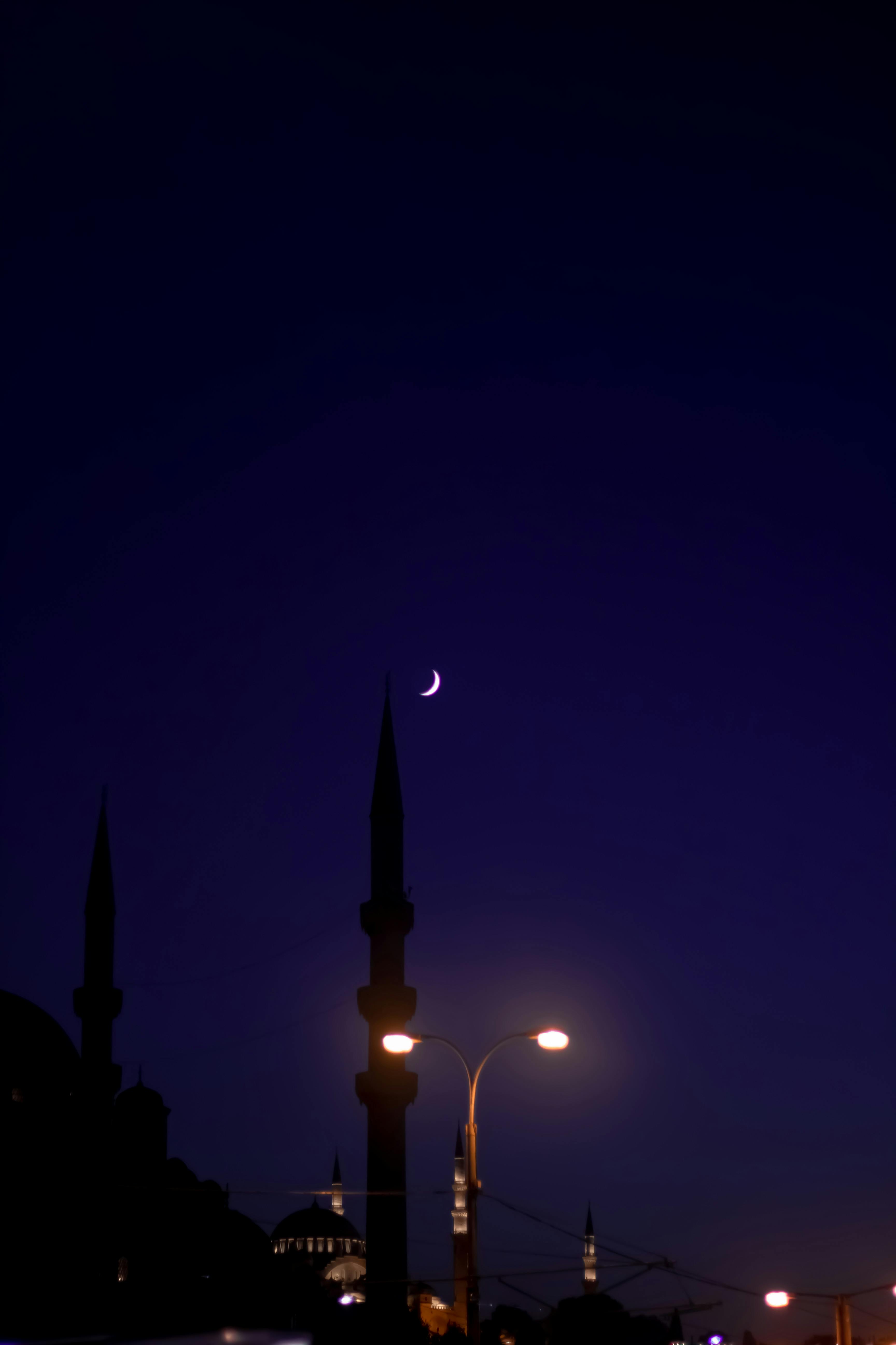 Moon With Mosque Photos, Download The BEST Free Moon With Mosque Stock ...