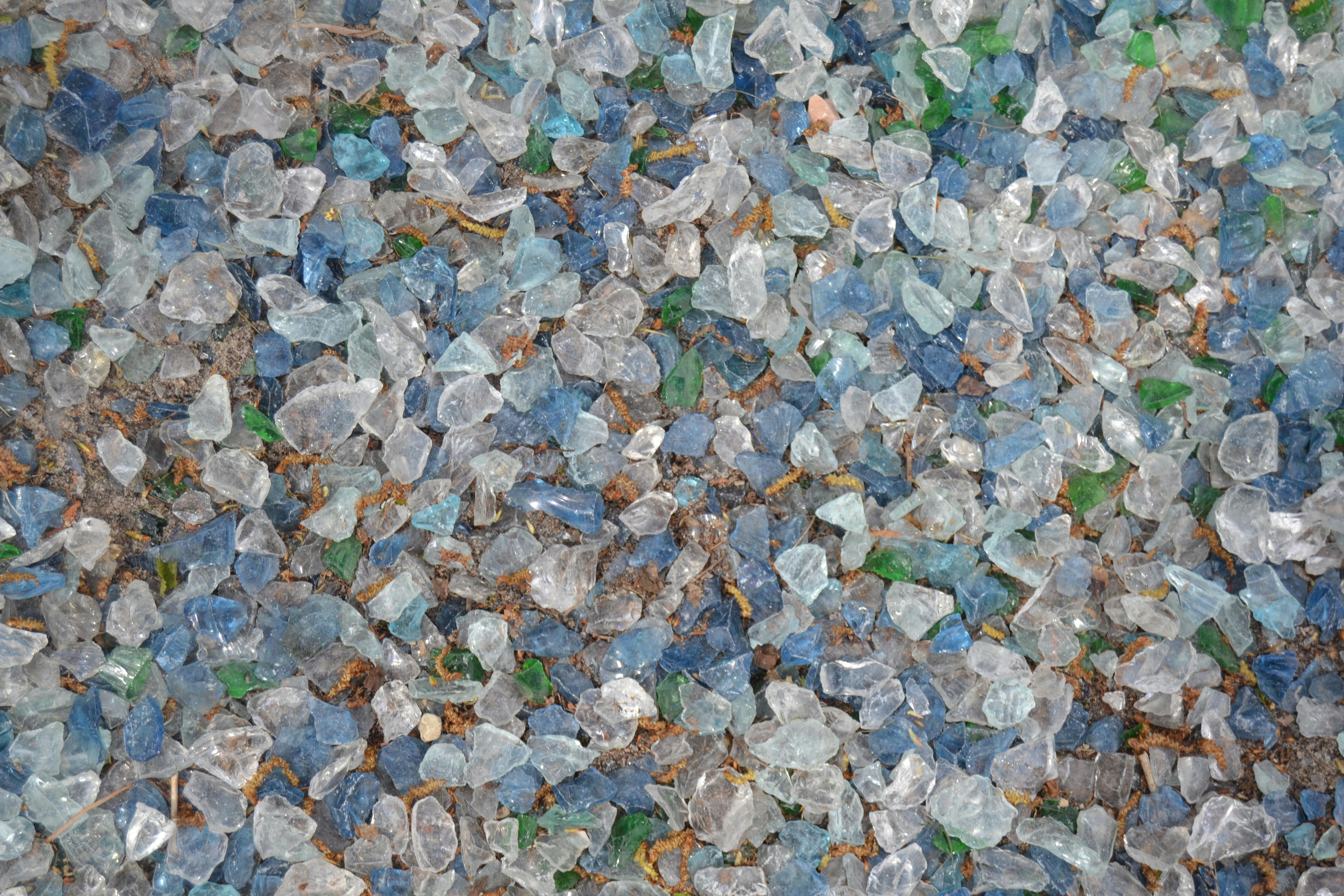Clear Crystals on the Ground · Free Stock Photo