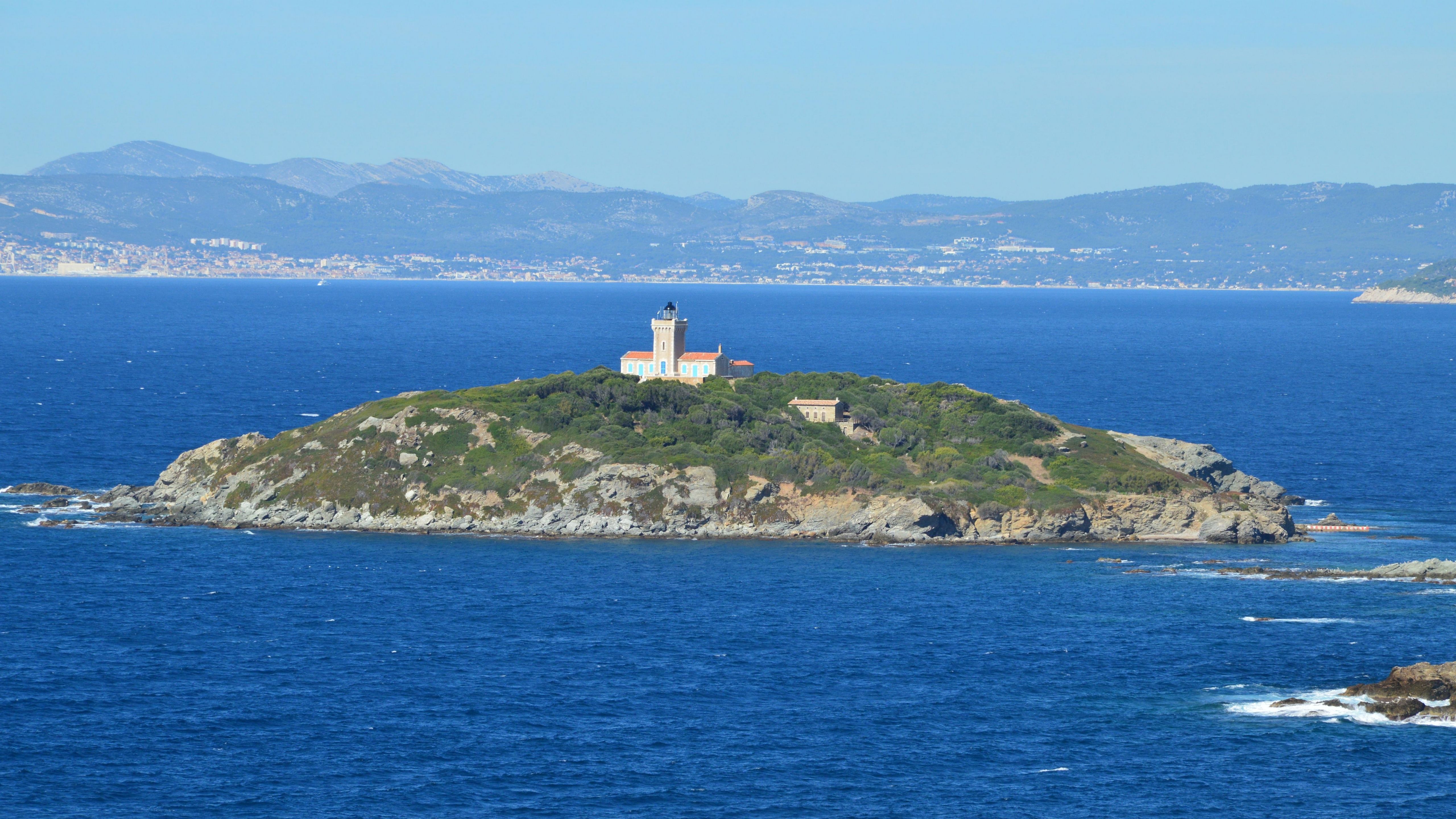 A House on an Islet · Free Stock Photo