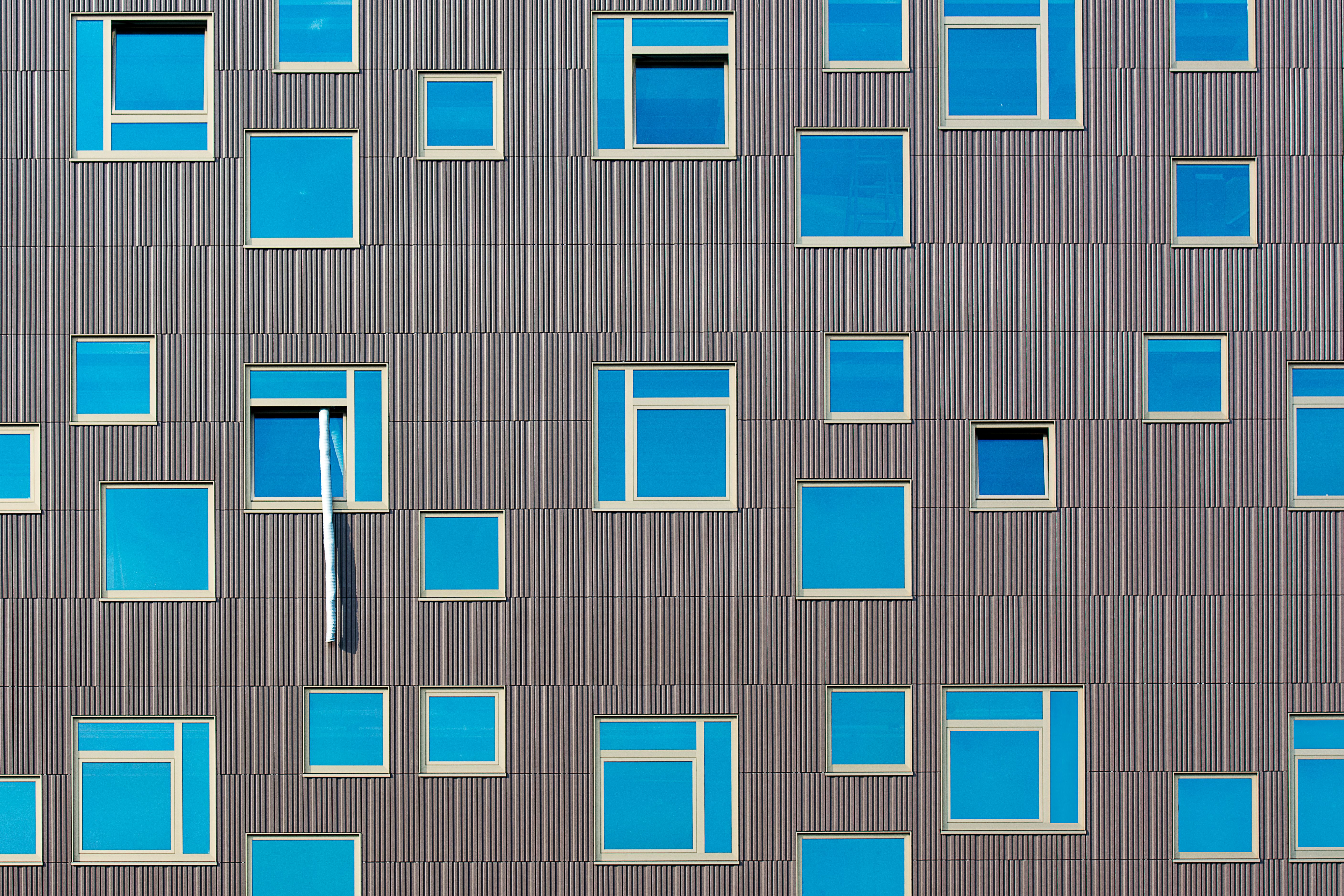 Blue and Red Painted Building · Free Stock Photo