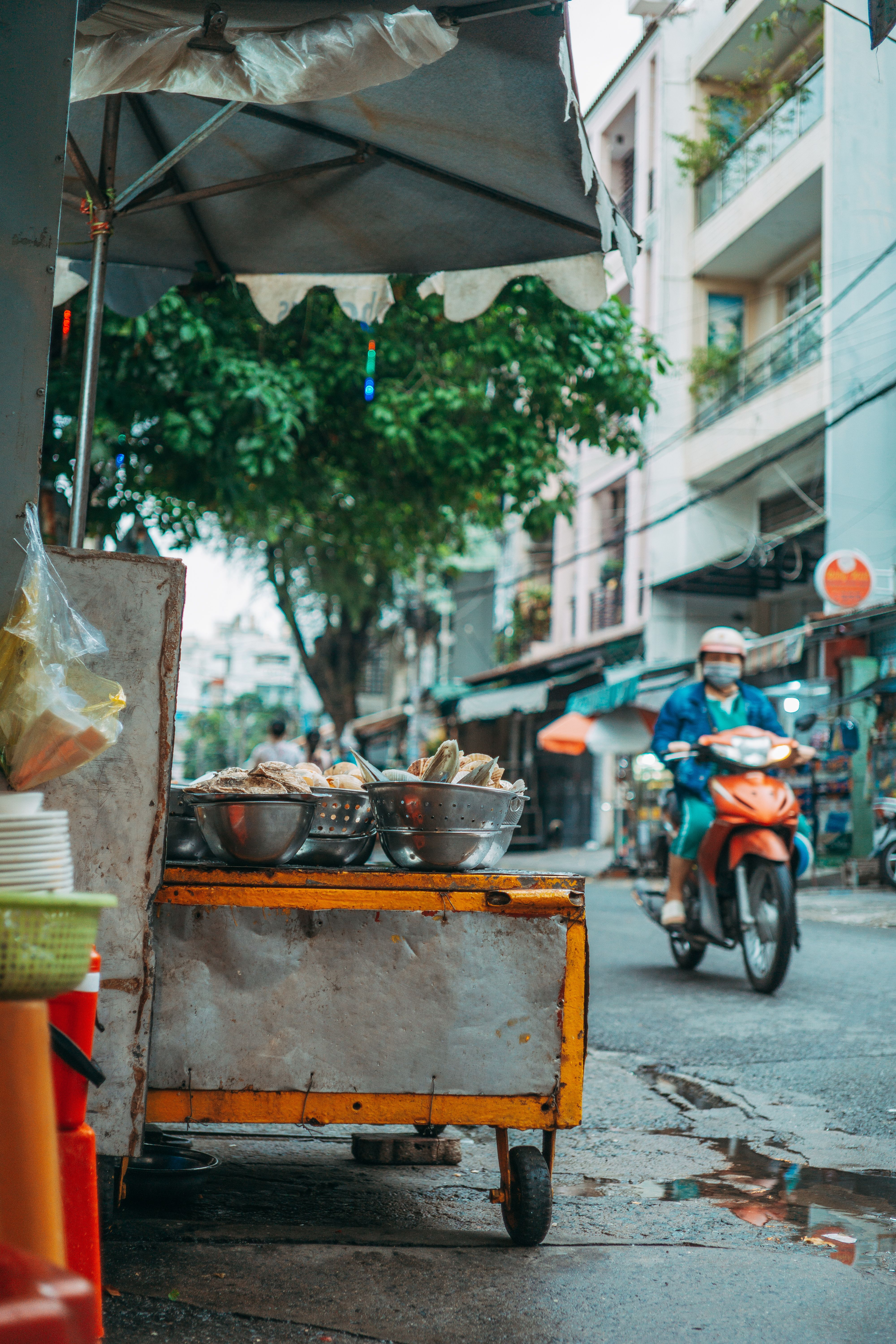 Food Cart on the Roadside · Free Stock Photo