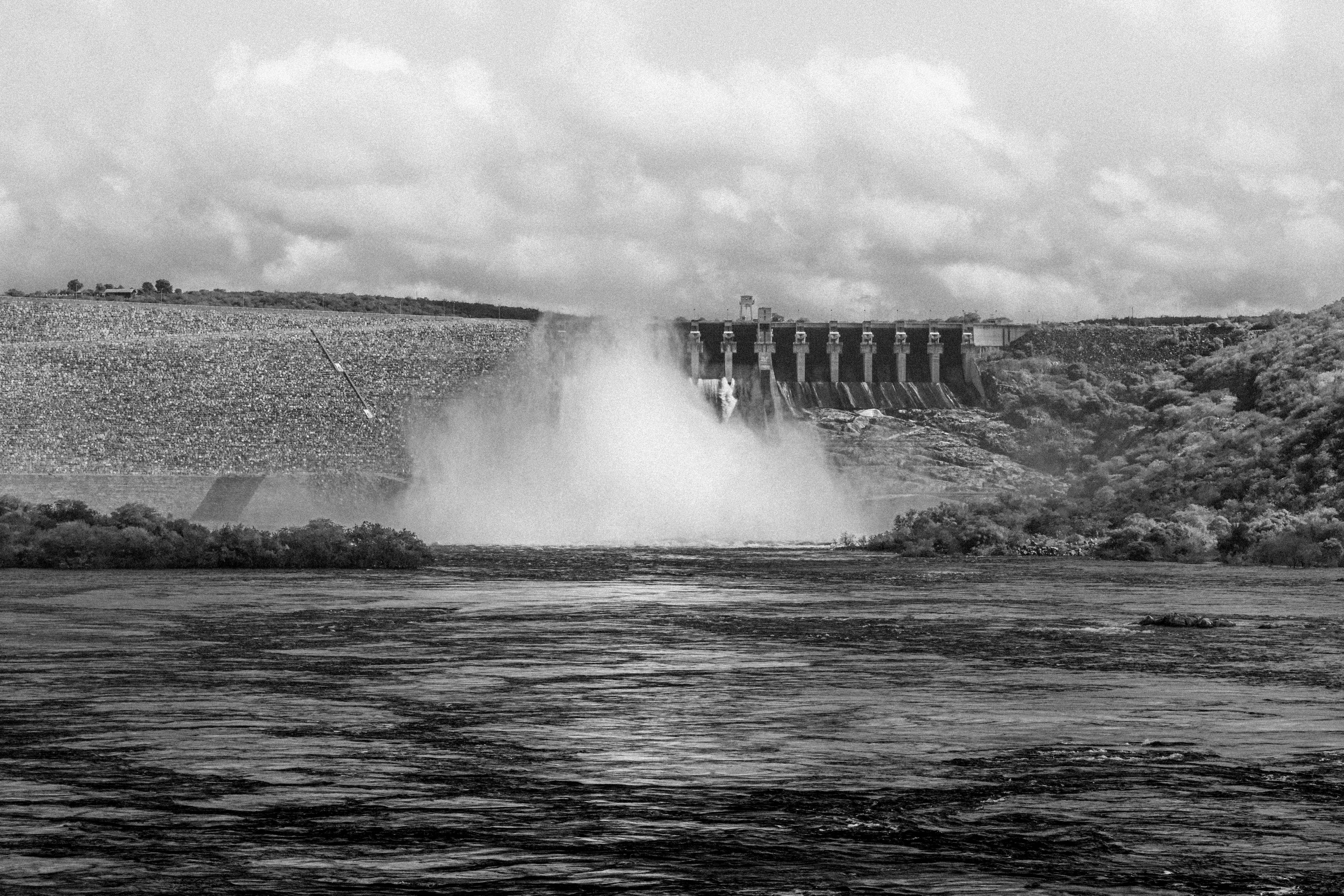 Water Splashing near a Dam · Free Stock Photo