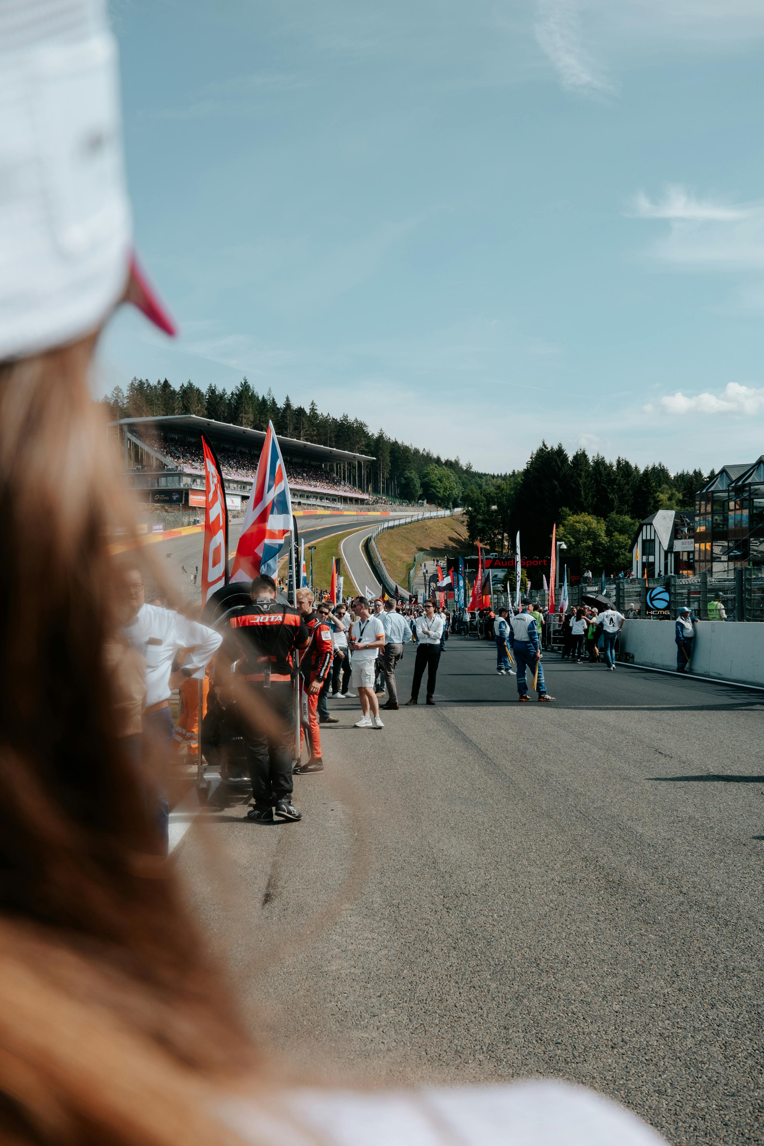 Fast Moving Racing Cars on the Track · Free Stock Photo