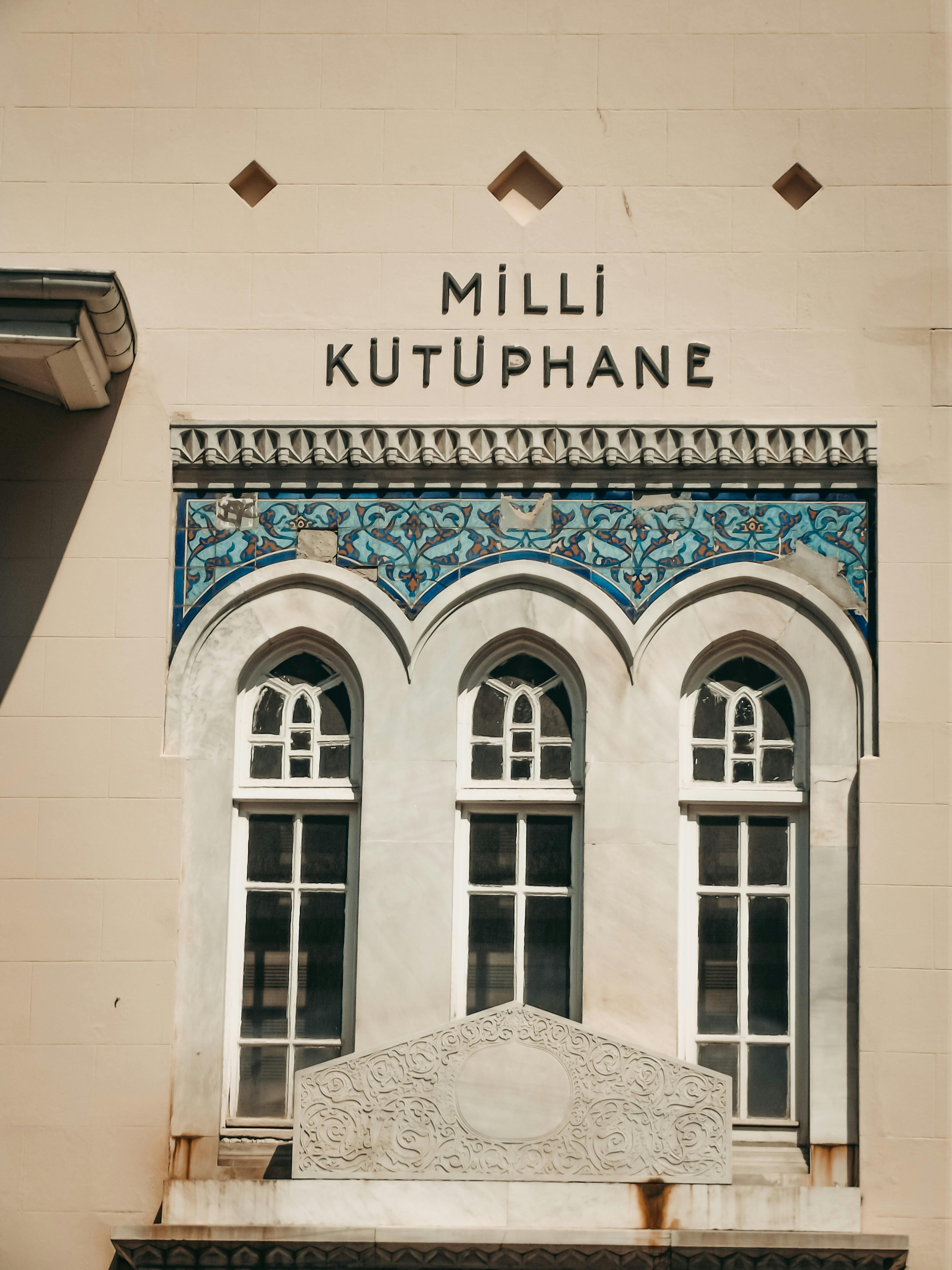 Old Fashioned Building with Rooftop and Windows · Free Stock Photo