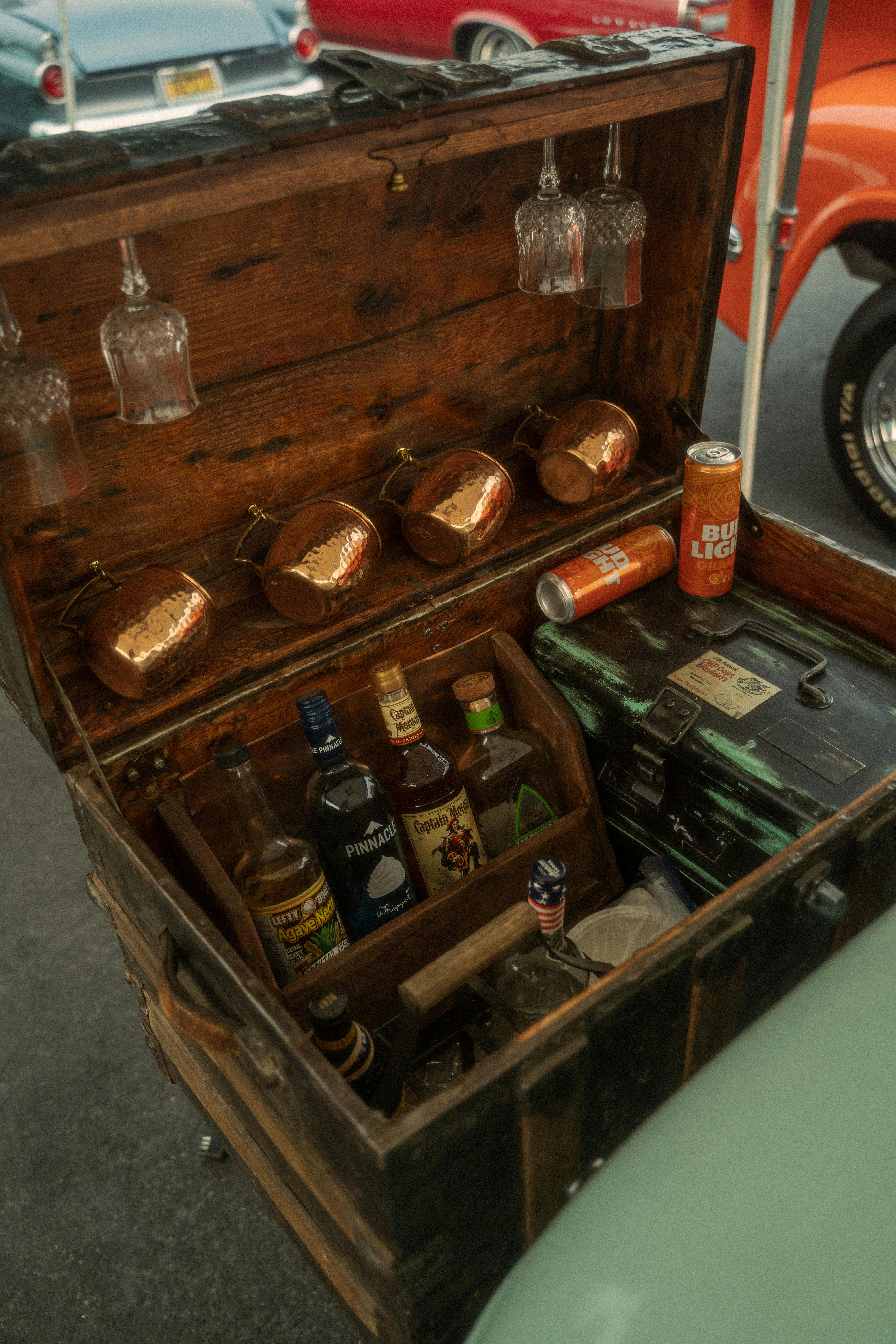 Vintage Trunk Bar · Free Stock Photo