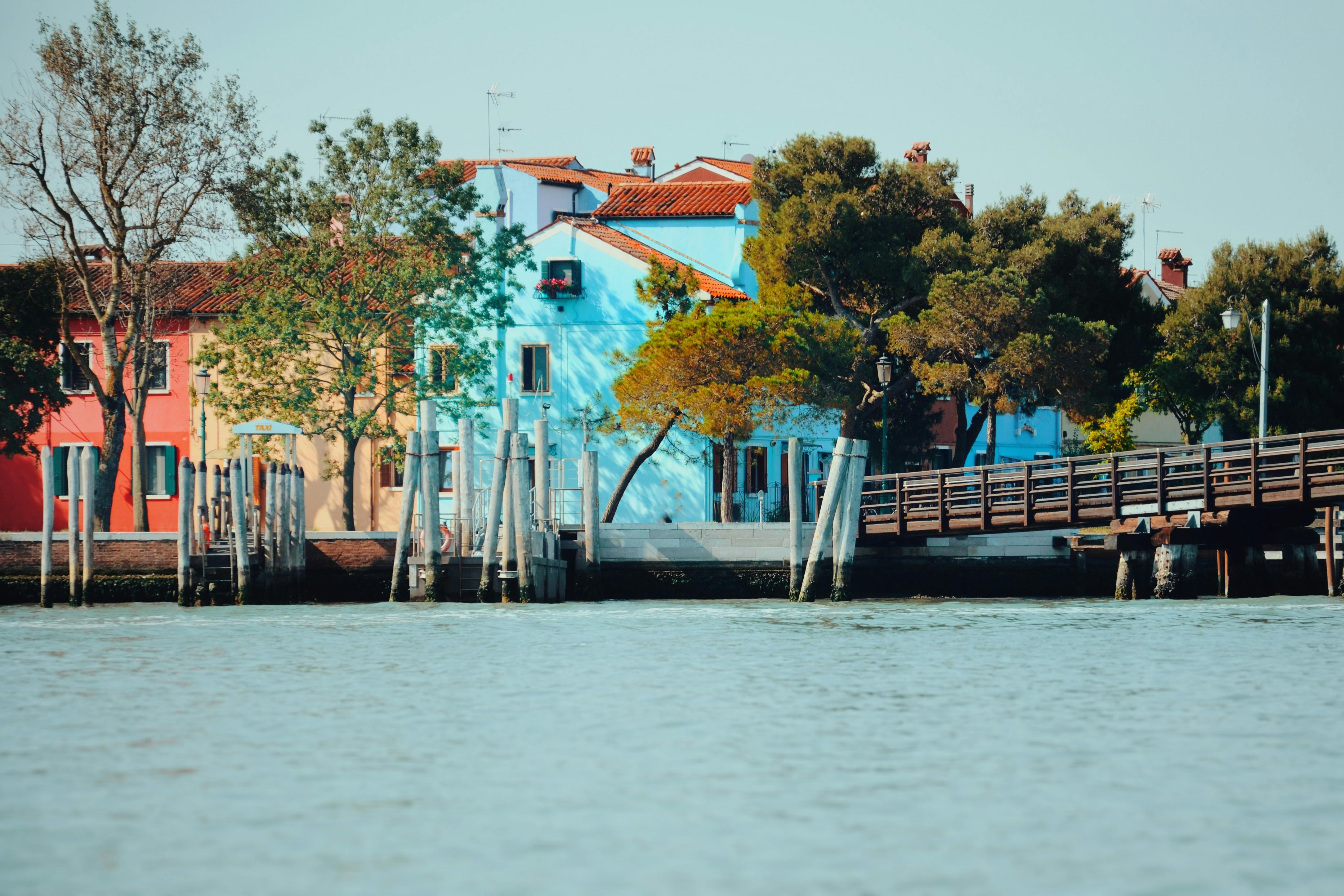 Buildings near River · Free Stock Photo