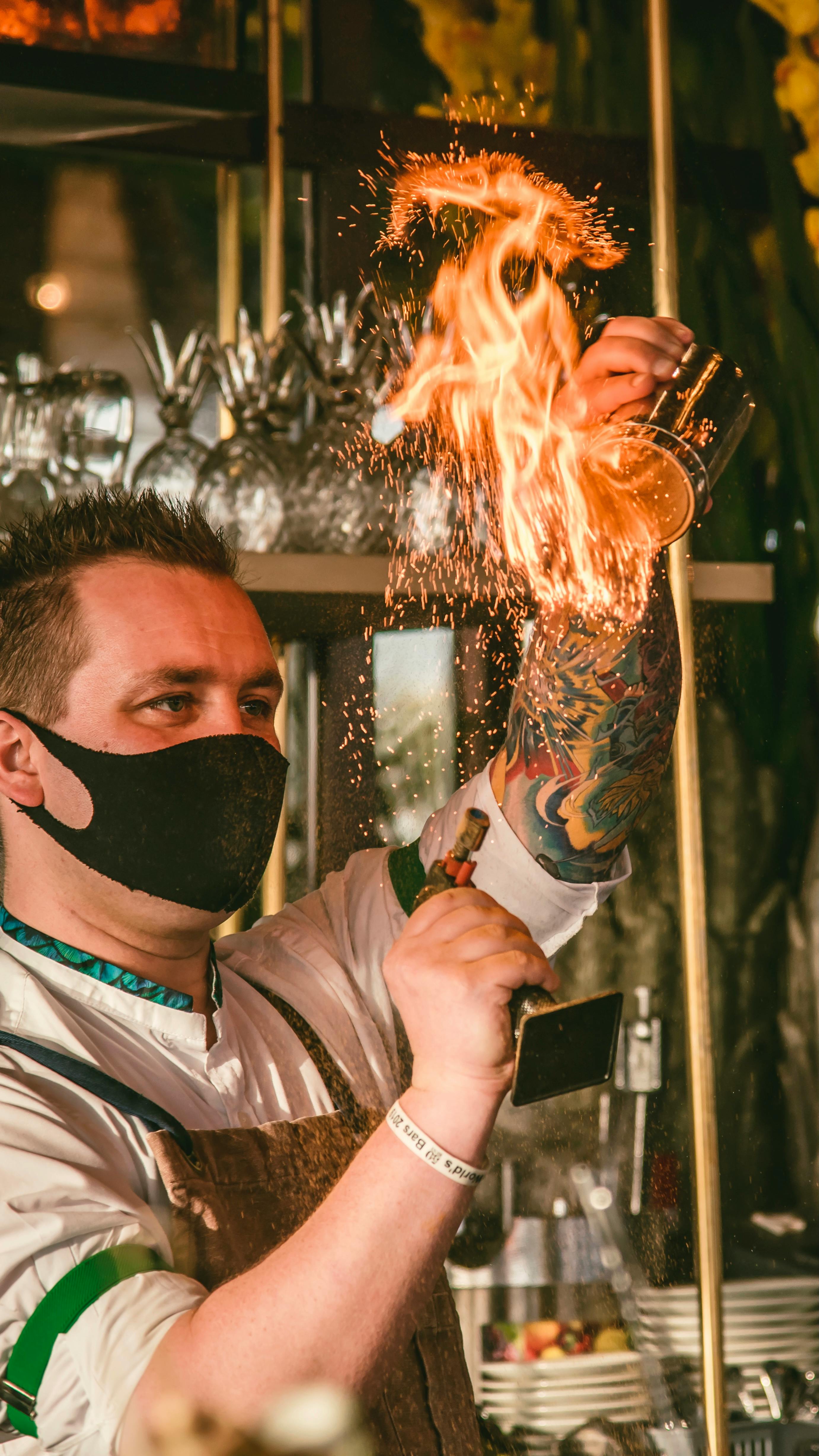 Uomo Chef Spark Photos, Download The BEST Free Uomo Chef Spark Stock ...