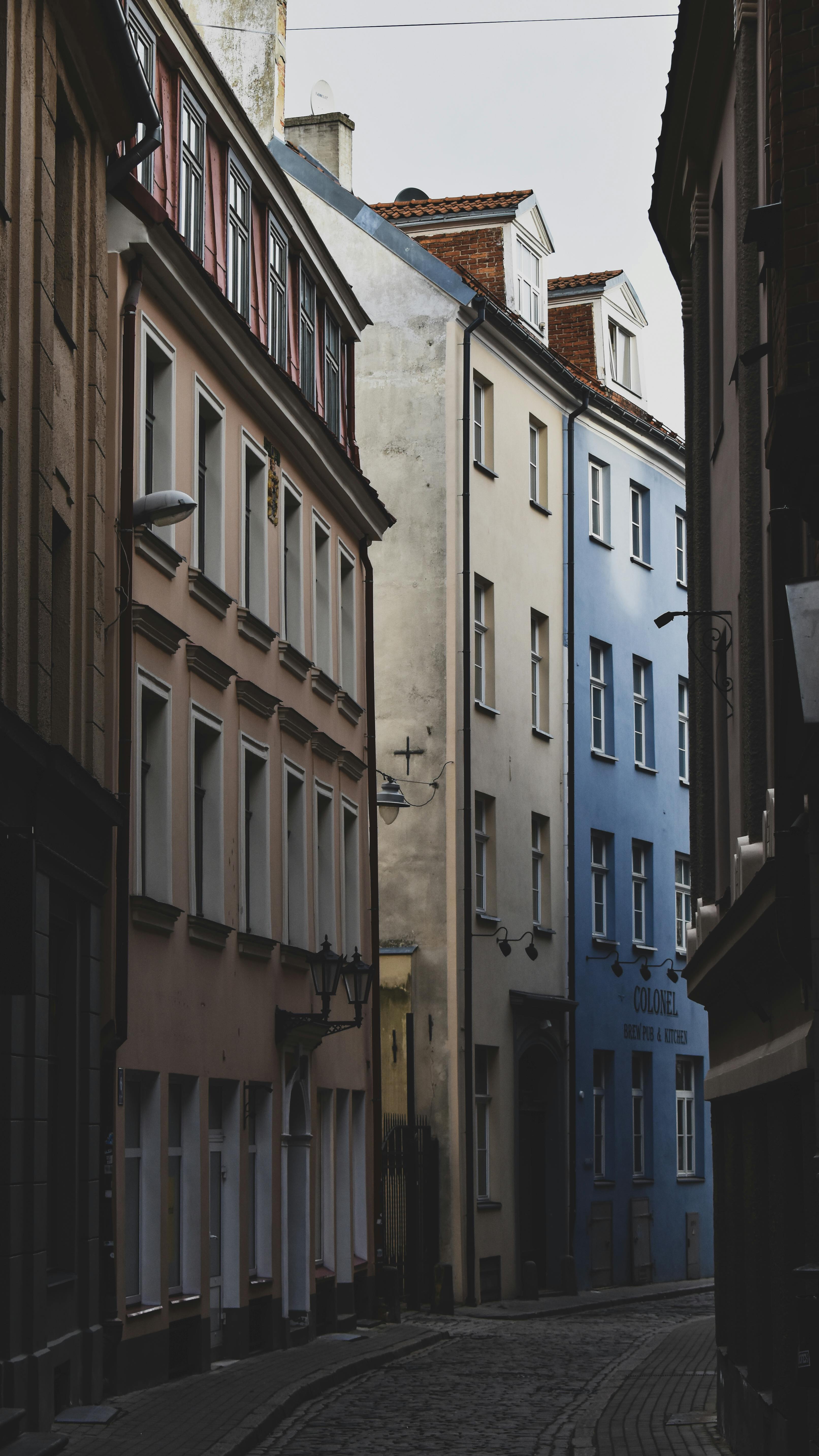 Empty Concrete Alleyway · Free Stock Photo