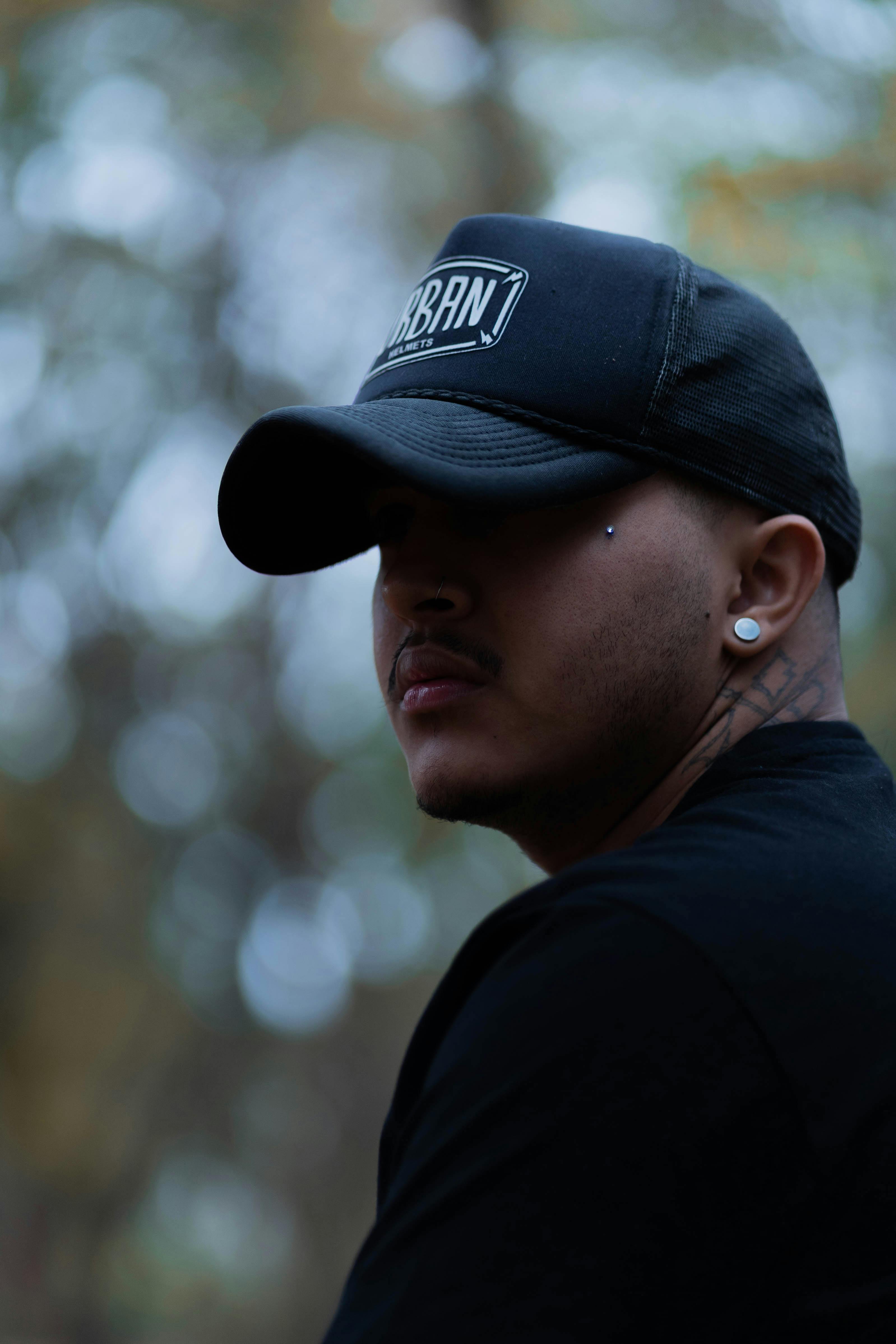 Man in Black Cap and Black Shirt · Free Stock Photo