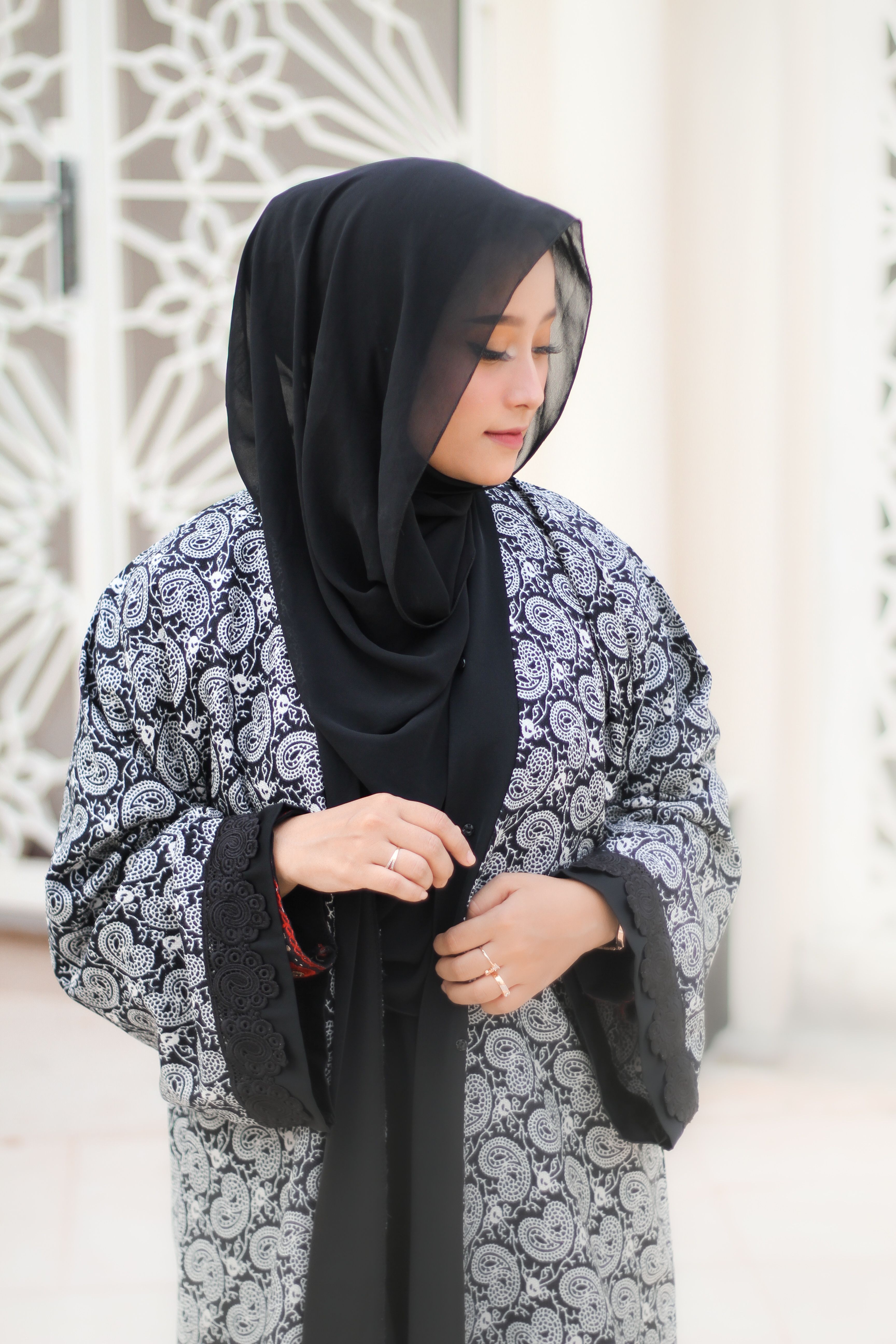 Woman In Stylish Abaya Photos, Download The BEST Free Woman In Stylish ...