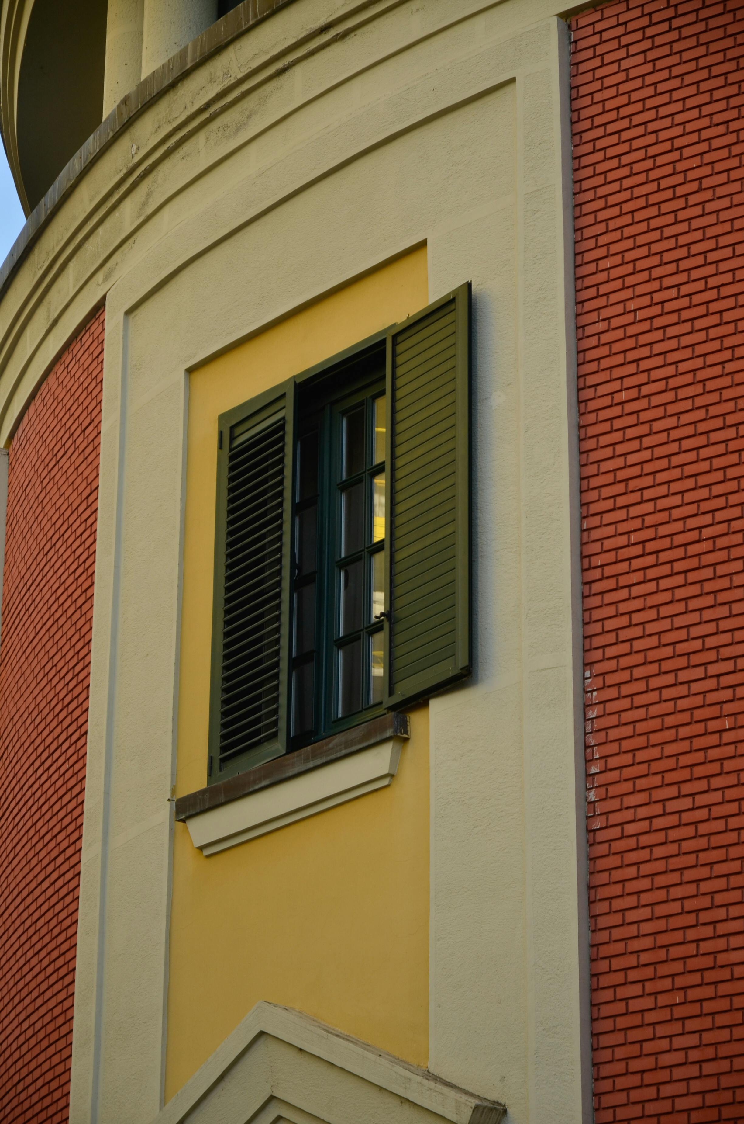 Low-Angle Shot of an Architectural Building · Free Stock Photo