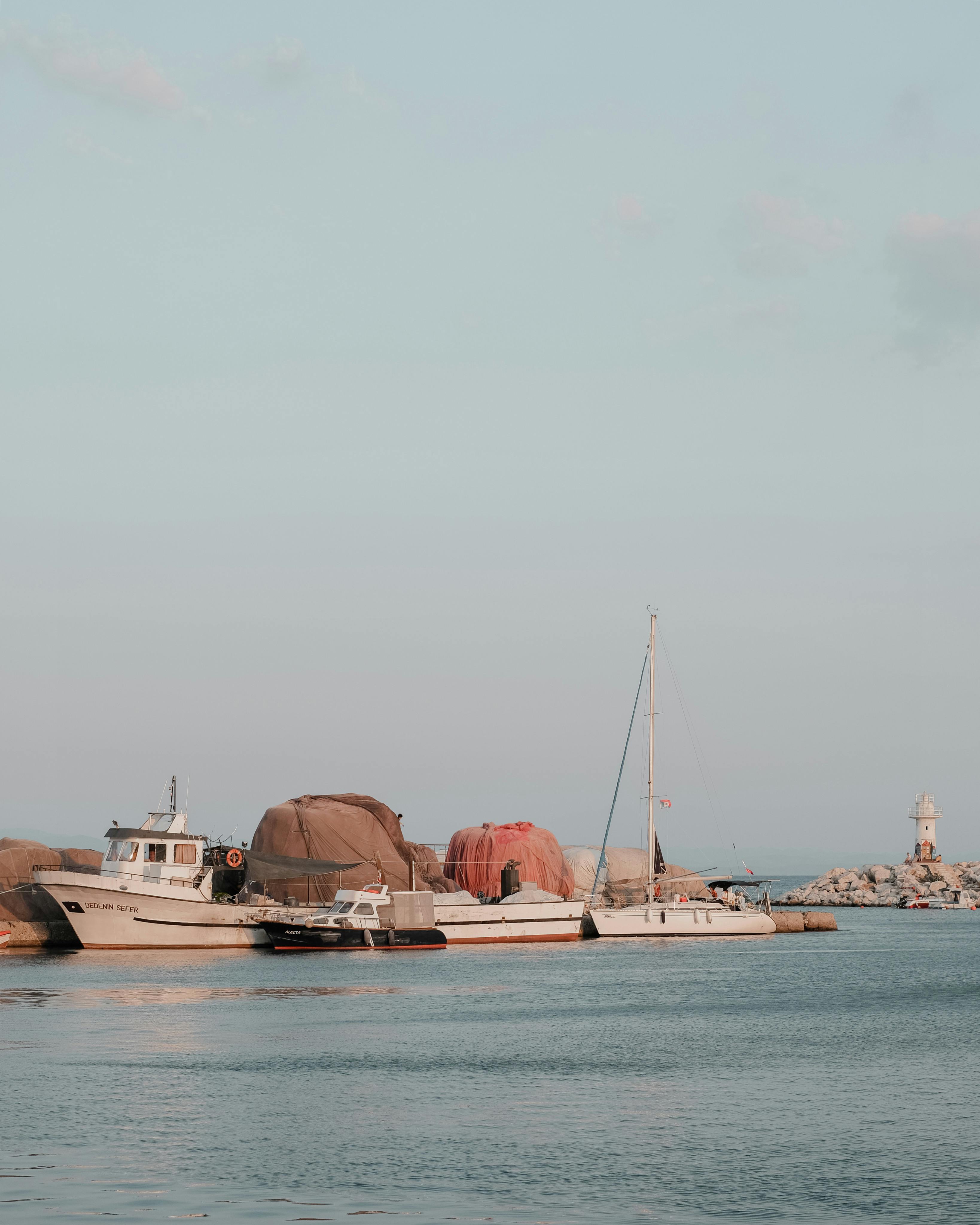 Boats on Ocean · Free Stock Photo
