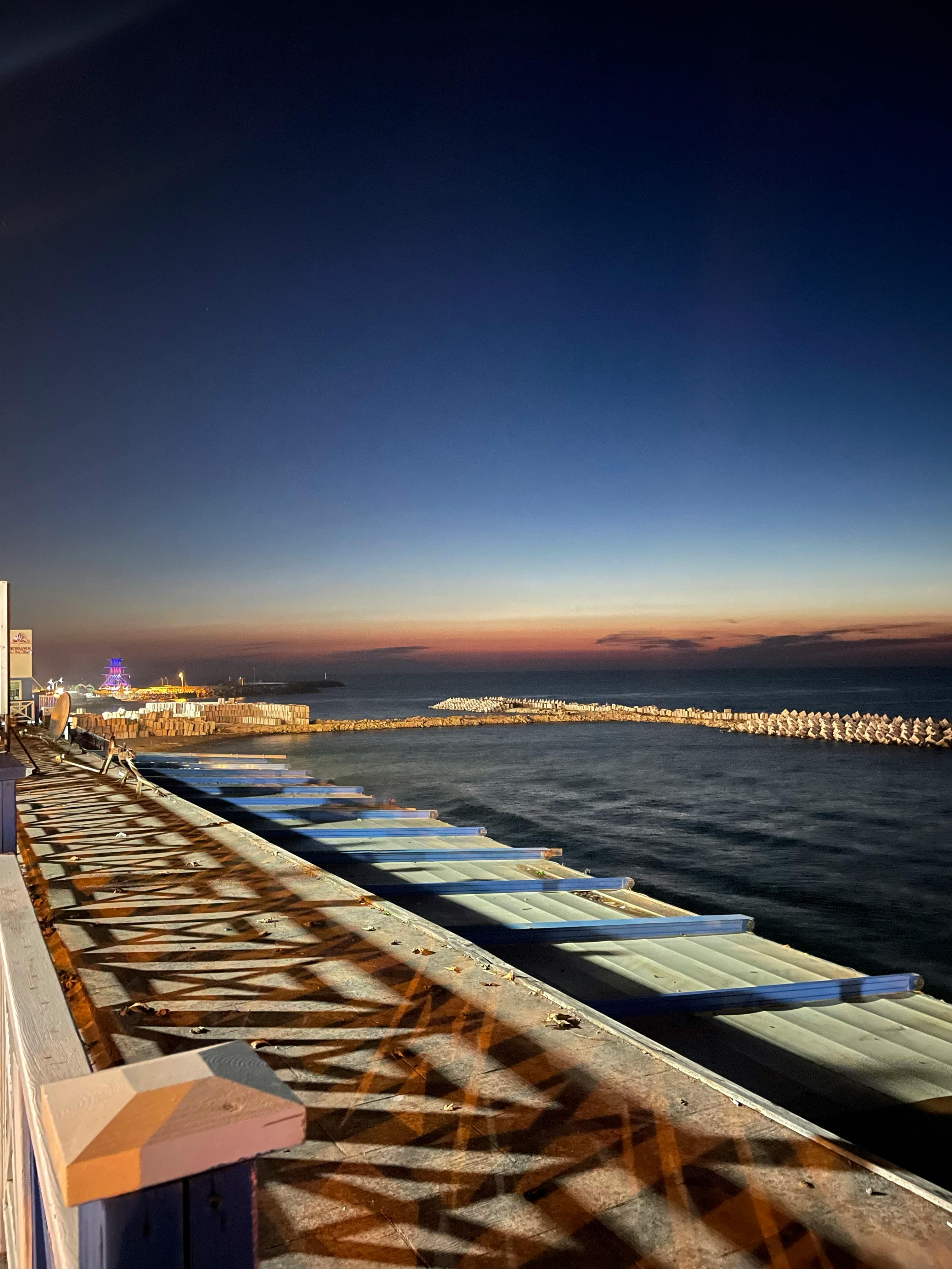 Foto profissional gratuita de azul, céu, corrimão, corrimões, mar ...