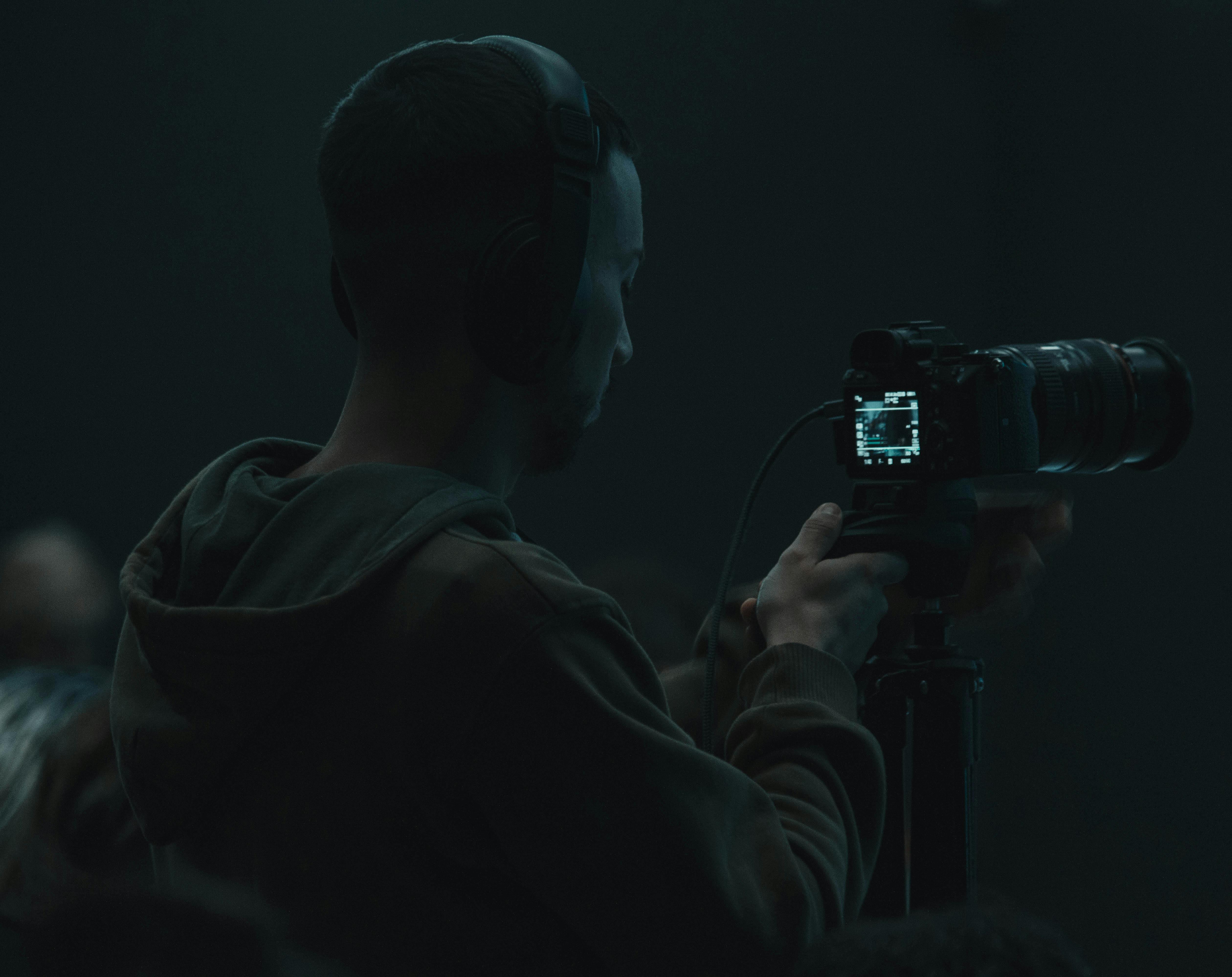 Man Realizing a Television Broadcast · Free Stock Photo