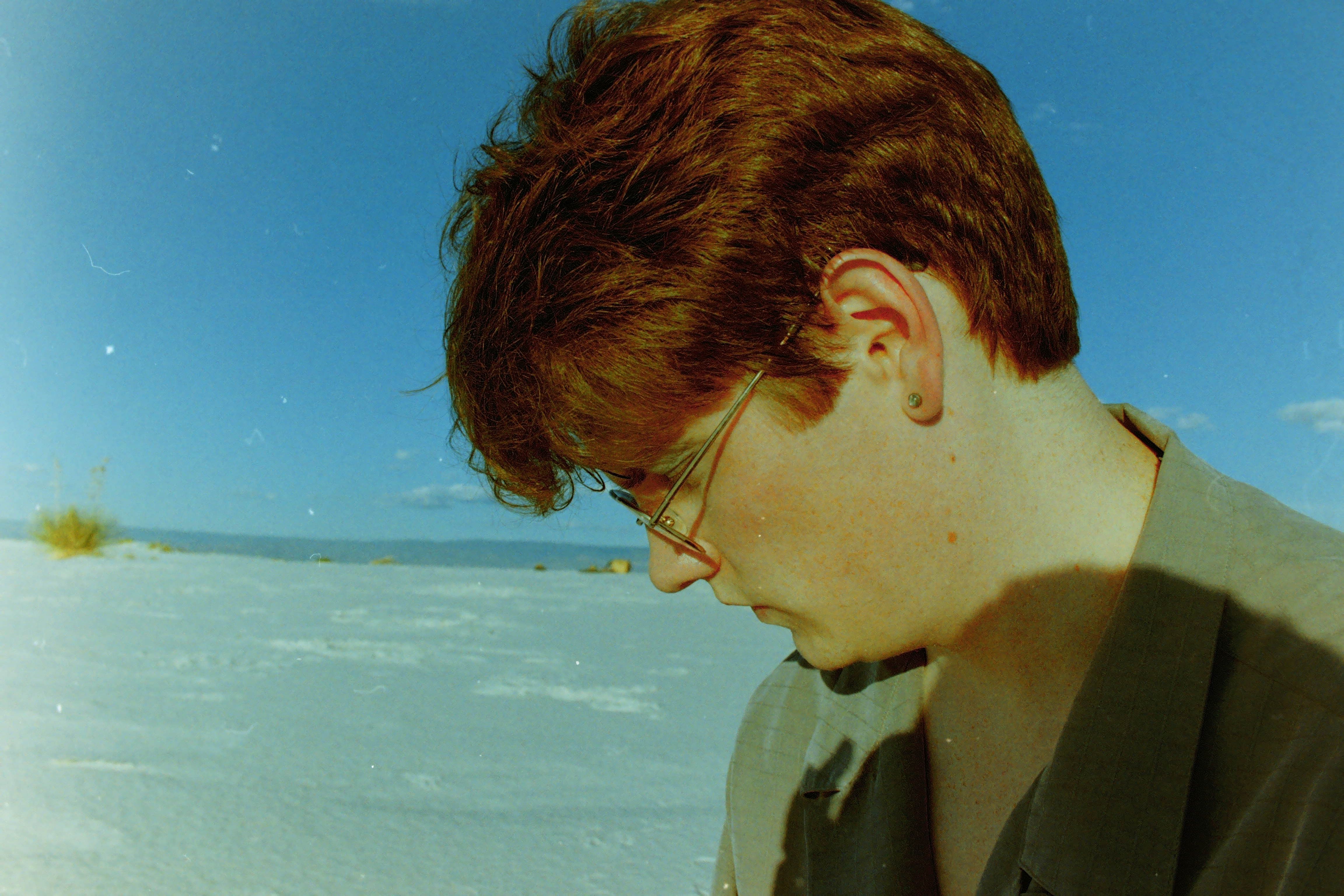 Man in Gray Collared Shirt Looking at the Sea · Free Stock Photo