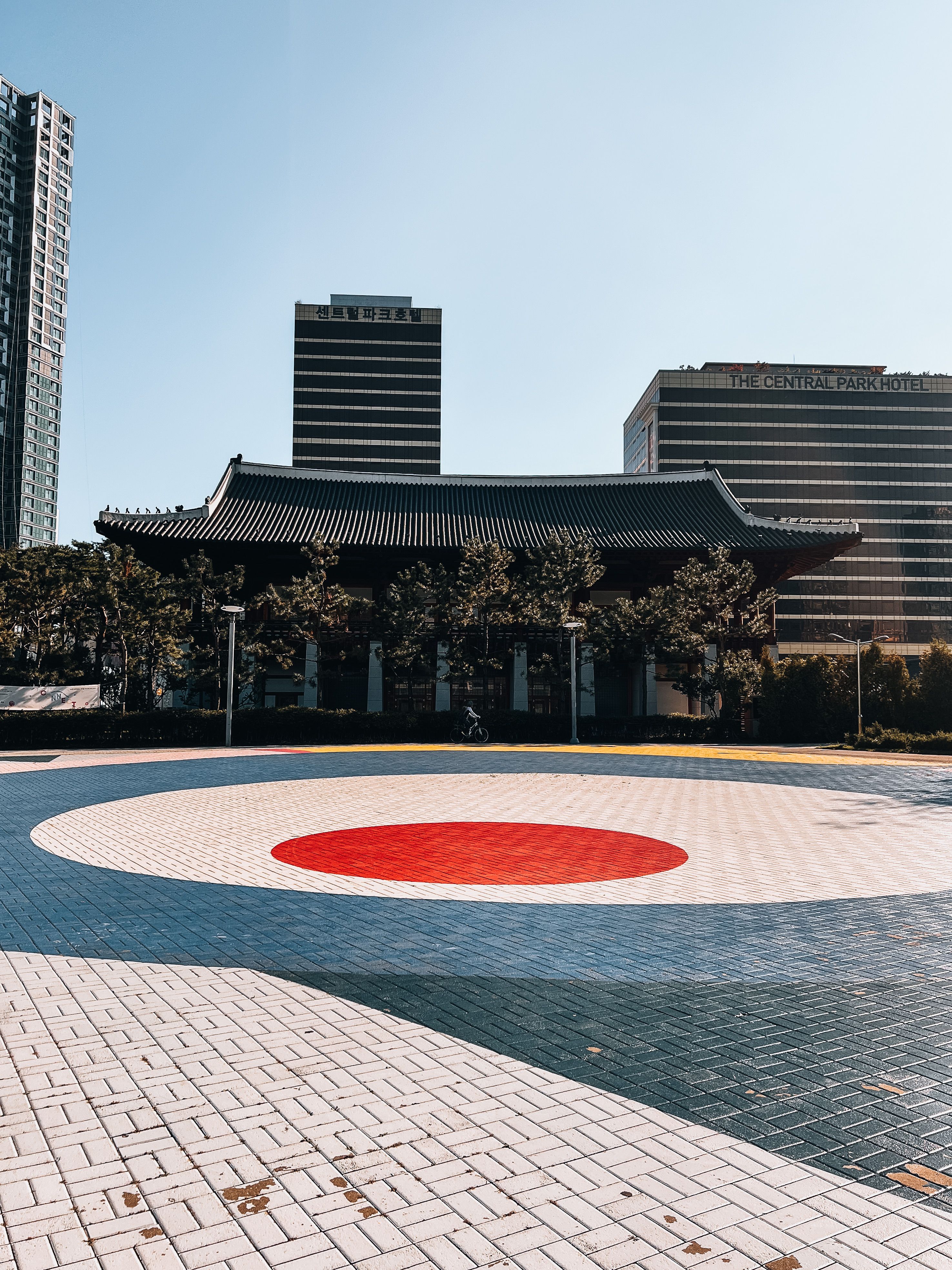 Brown Building Under the Blue Sky · Free Stock Photo