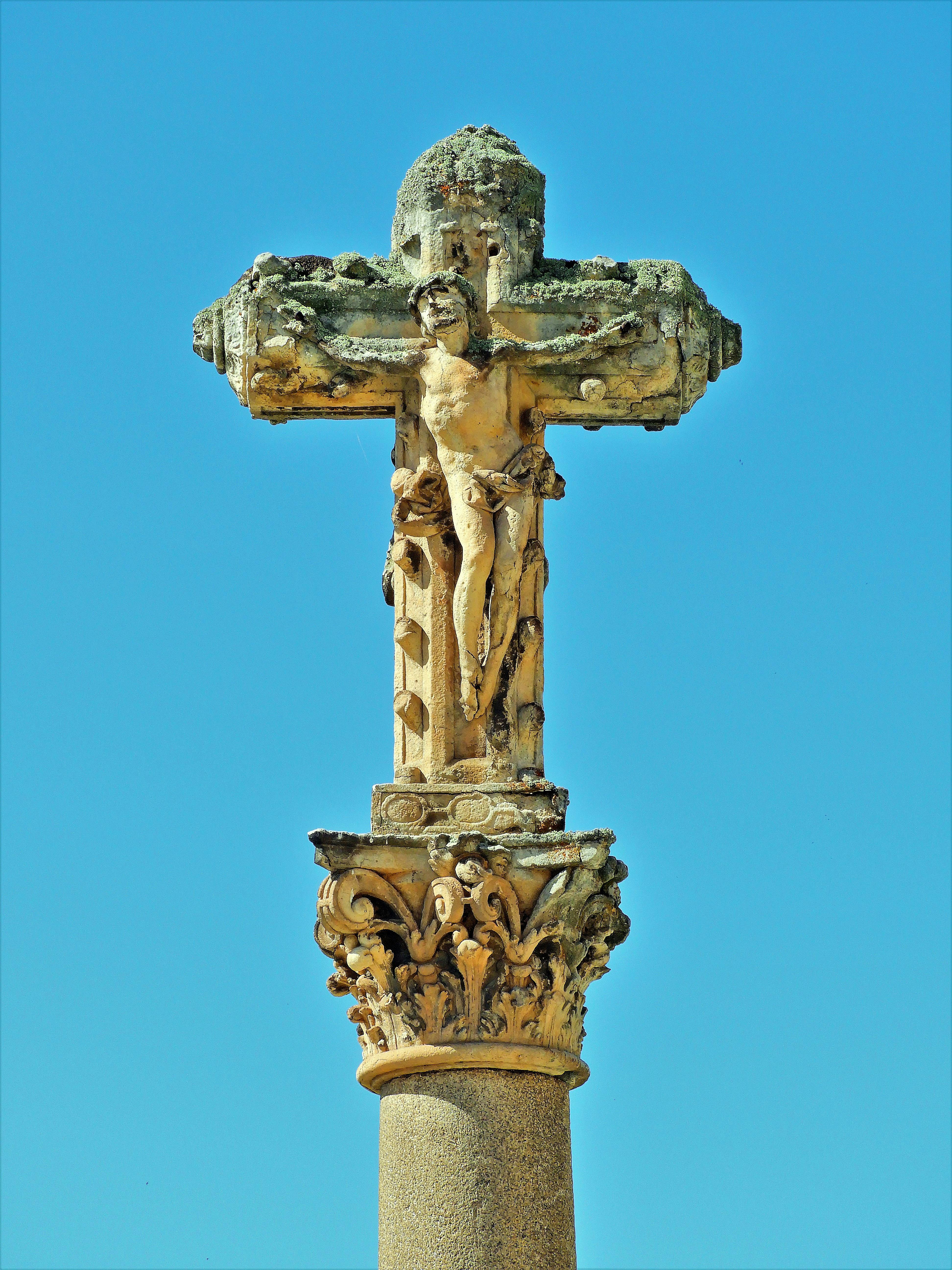 A Statue of a Person Carrying a Cross · Free Stock Photo