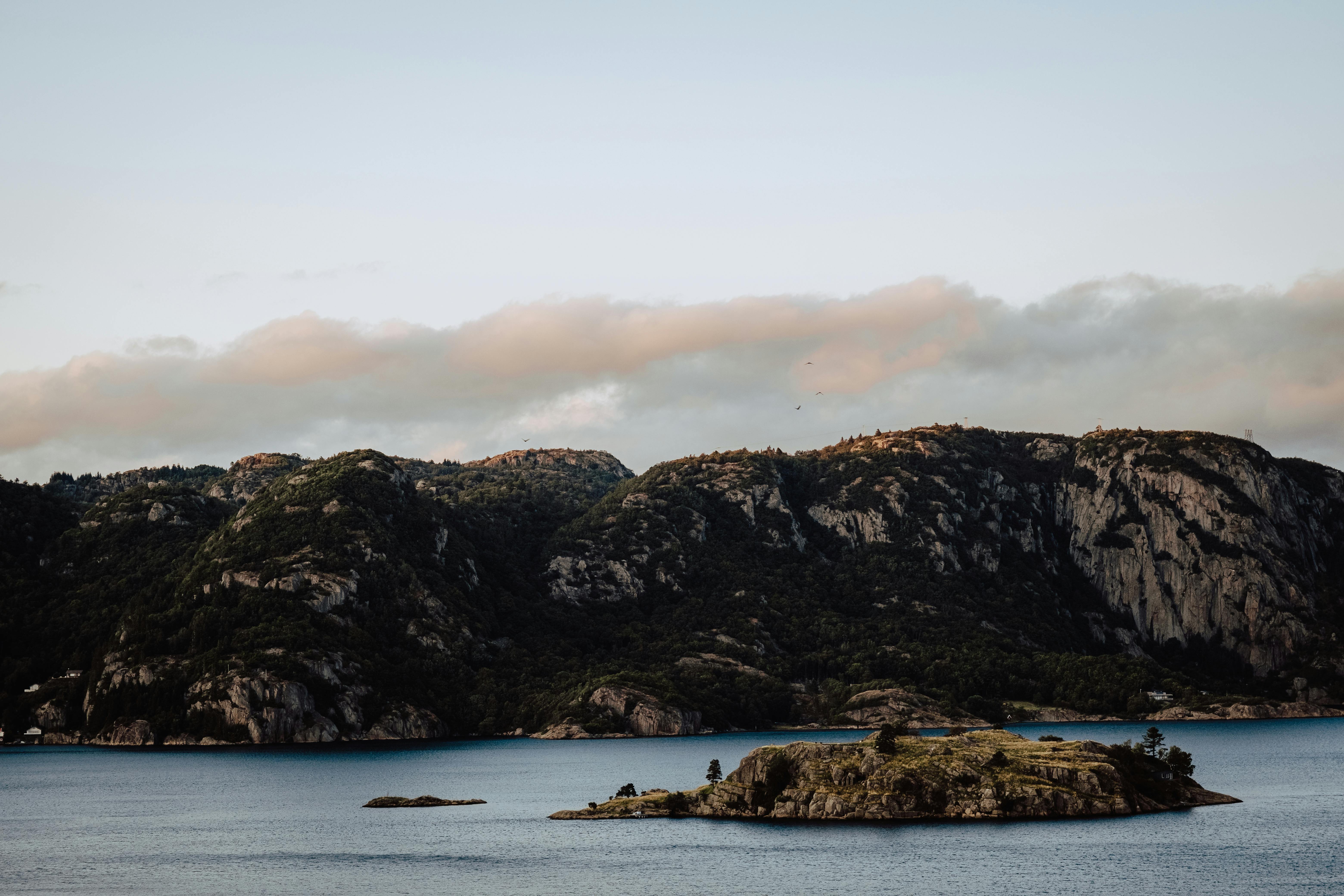 Islet in Sea · Free Stock Photo