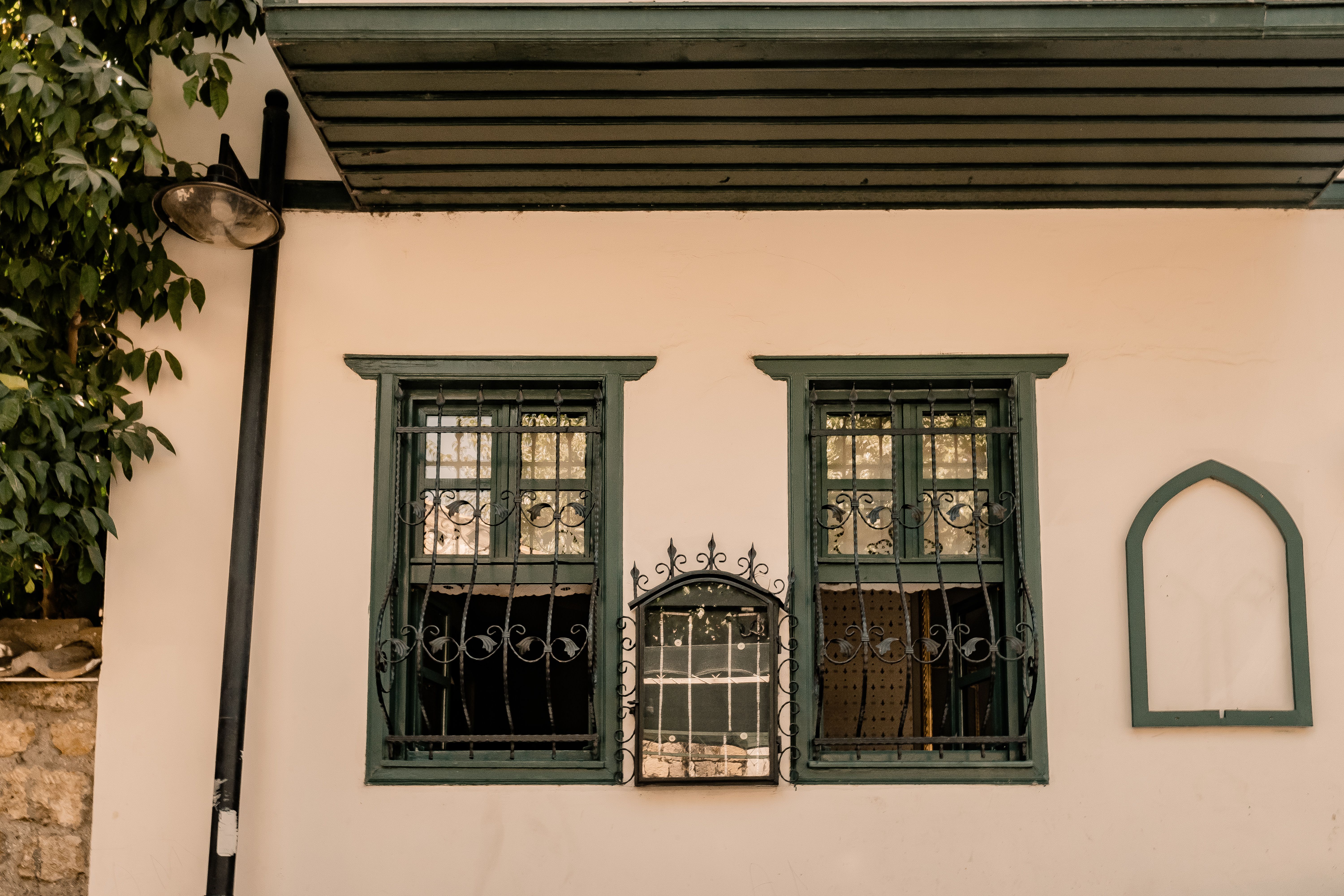 Decorative Windows of House · Free Stock Photo