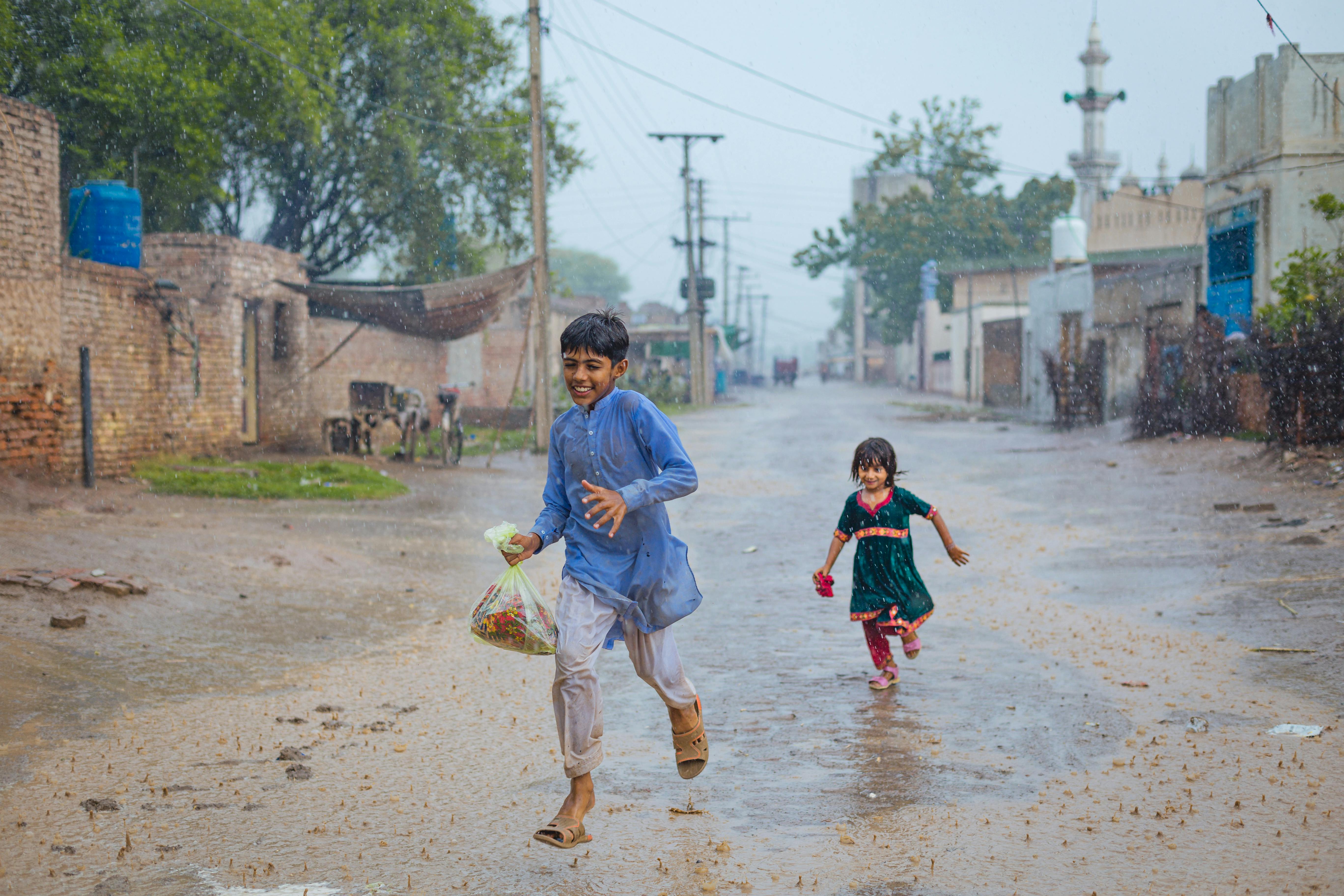 Kids Running on the Street while Raining · Free Stock Photo