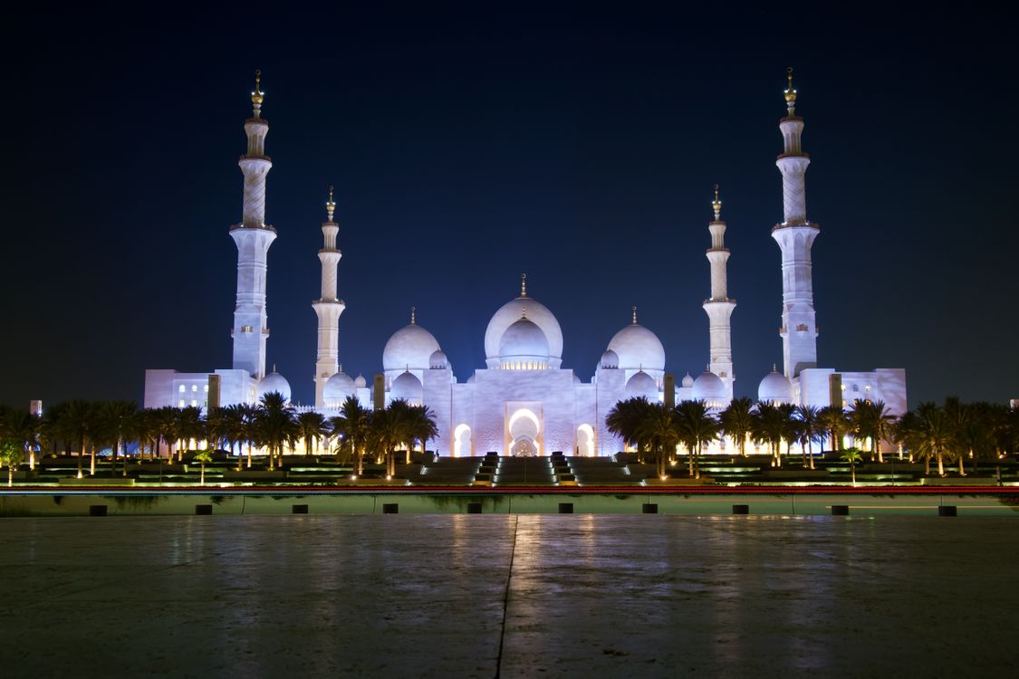 The Sheikh Zayed Grand Mosque At Night Free Stock Photo The Sheikh Zayed Grand Mosque At Night Free Stock Photo