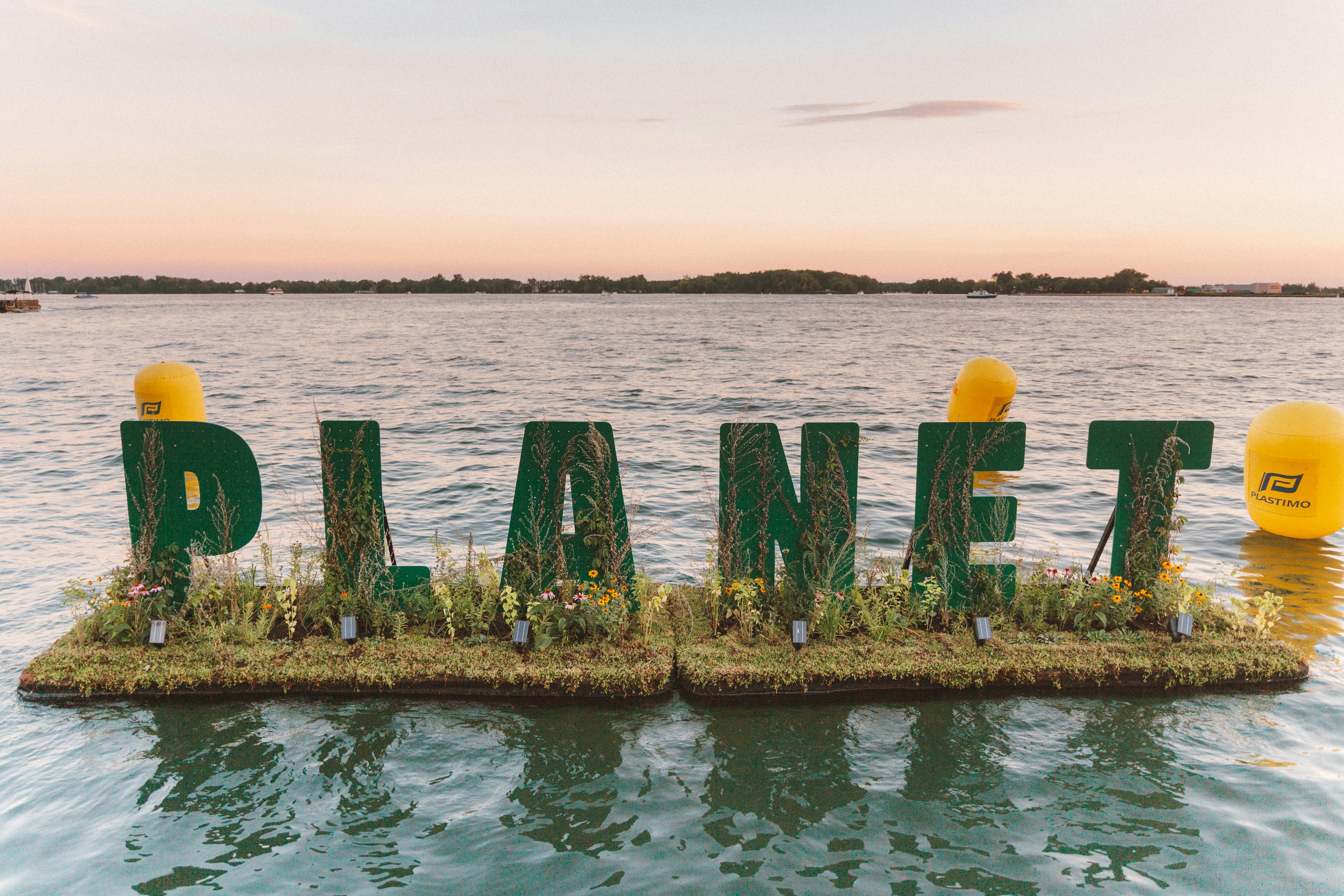 Planet Letters near Shore · Free Stock Photo