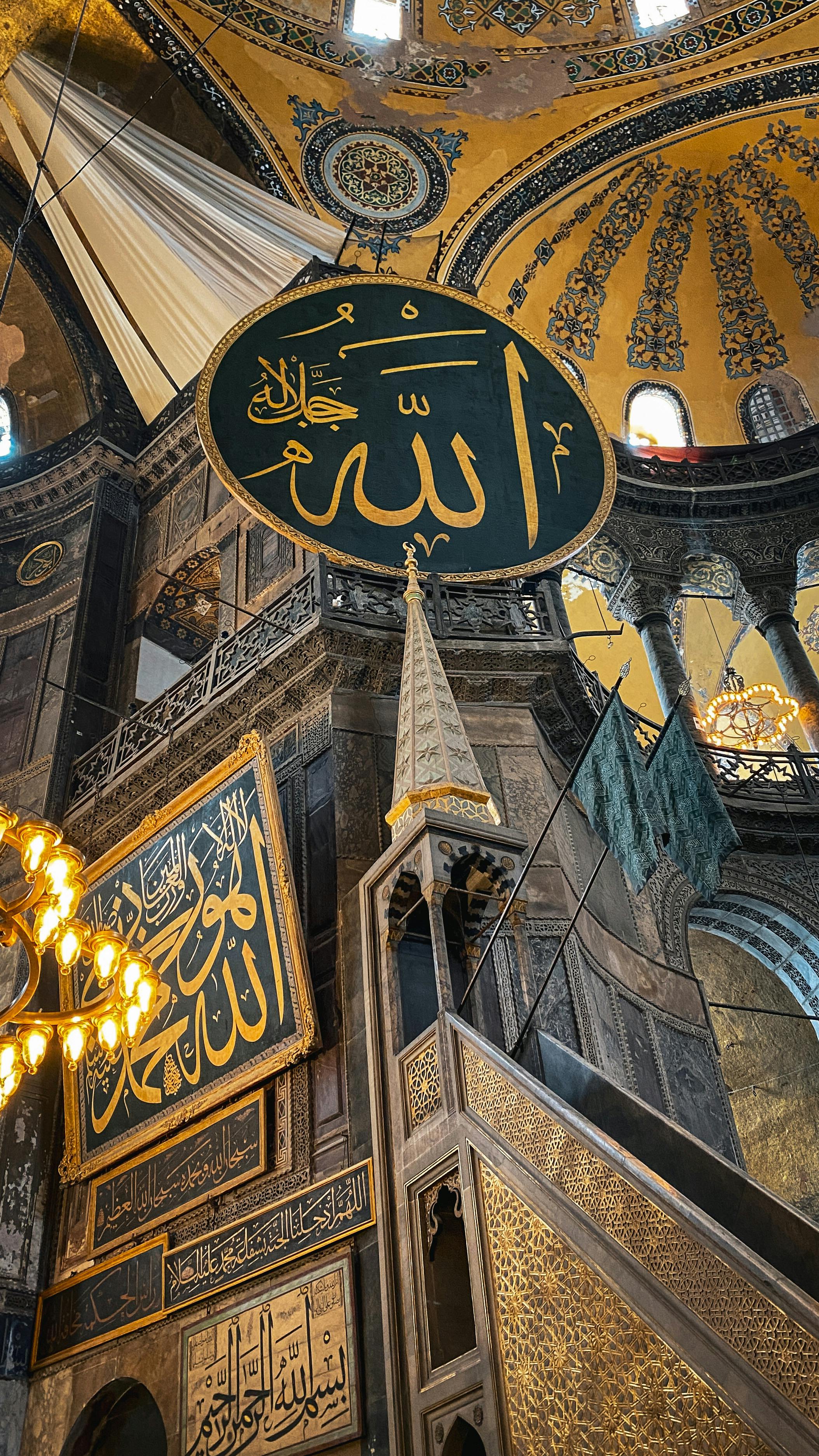 Gold and Black Interior of the Mosque · Free Stock Photo