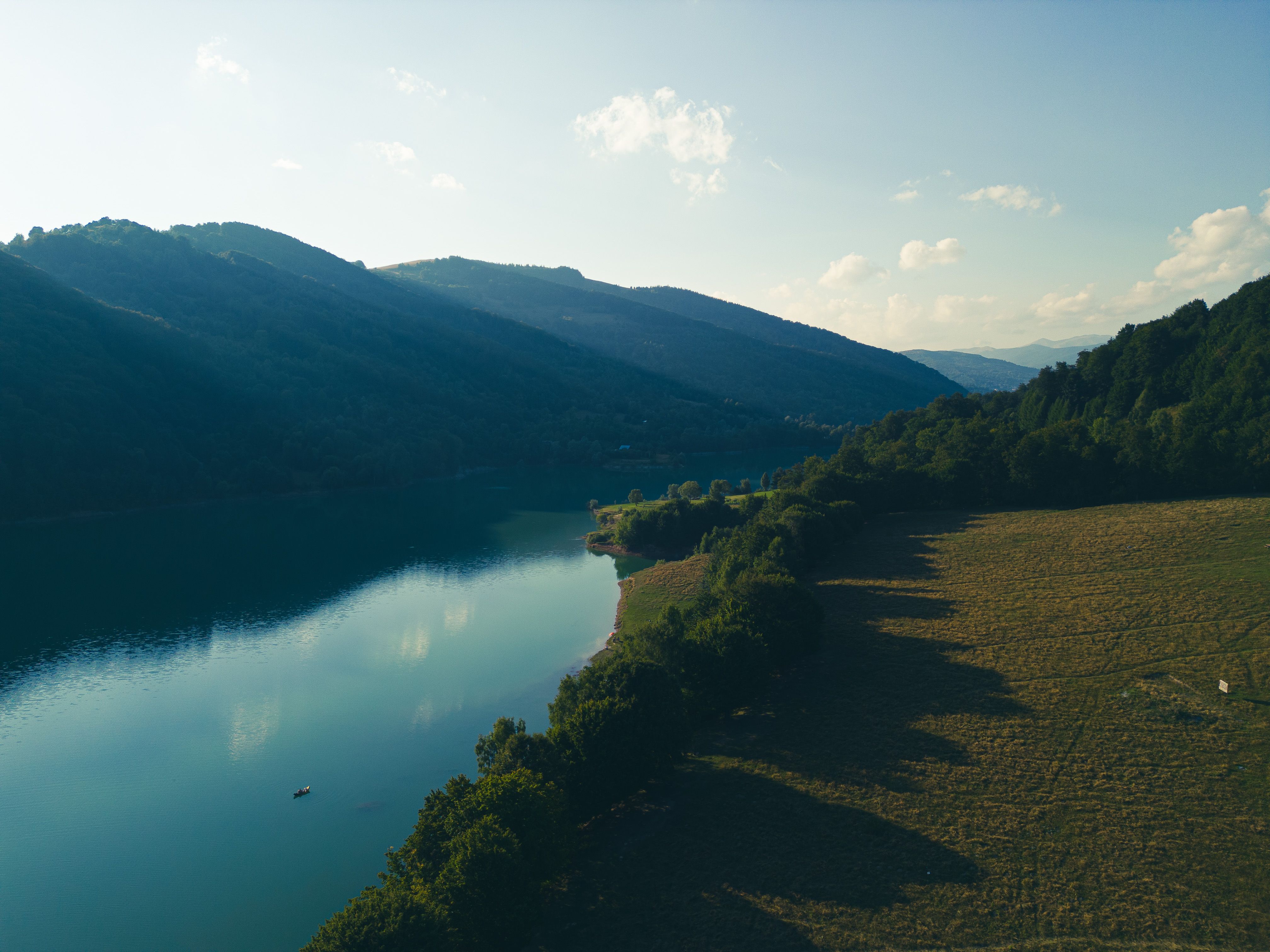 River in Between Mountains · Free Stock Photo