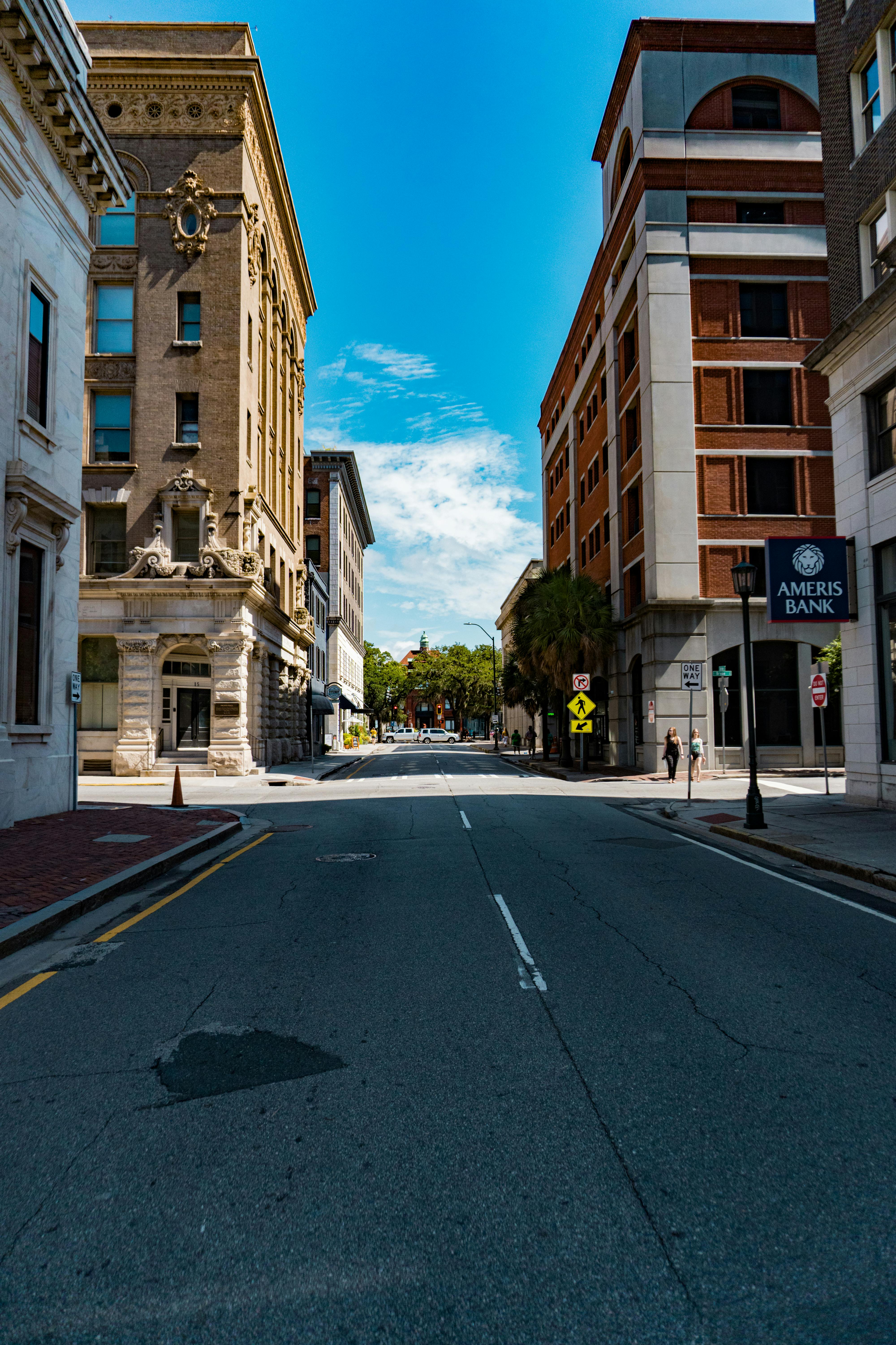 Buildings on the Street · Free Stock Photo