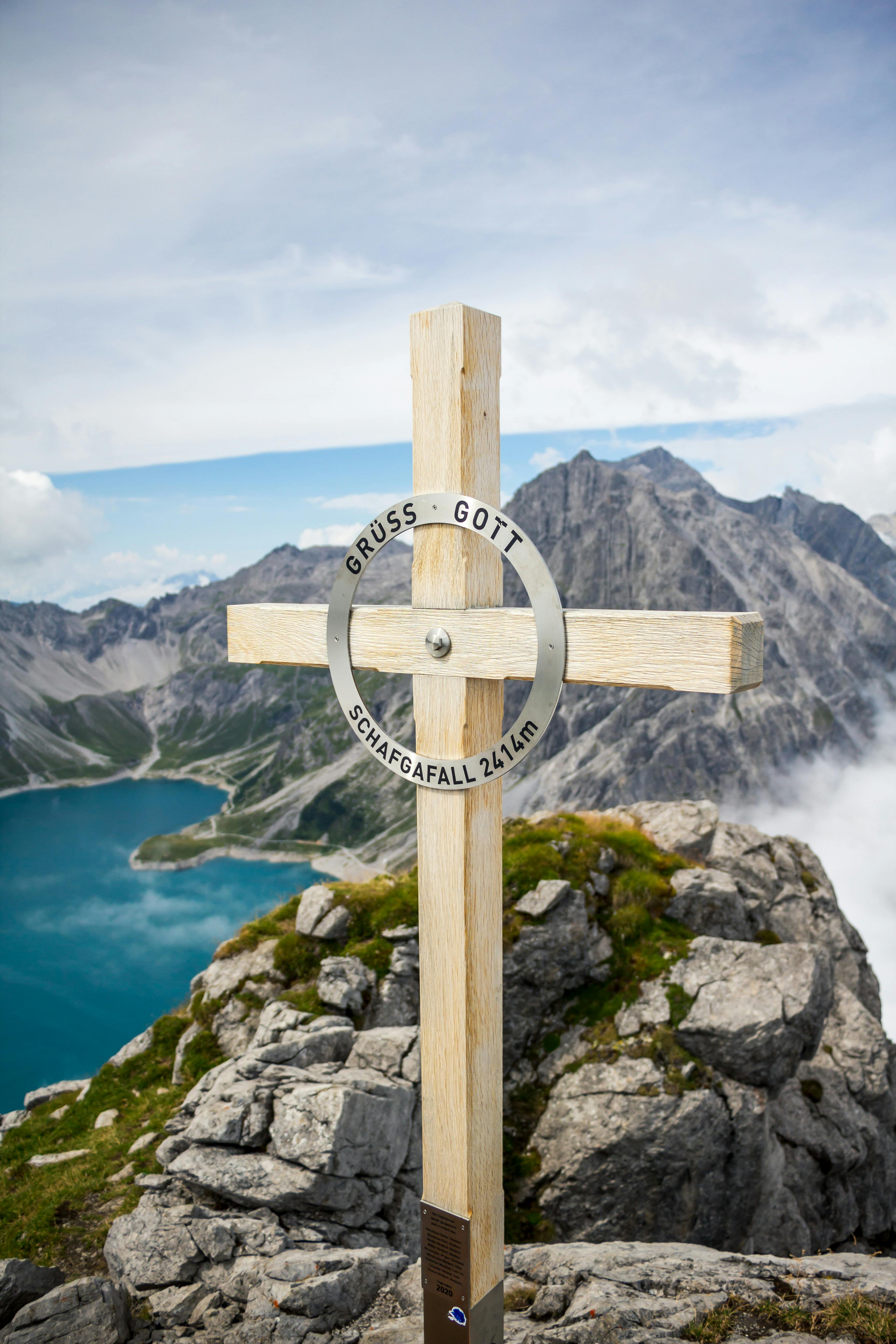 Wooden Cross in Rocky Mountains · Free Stock Photo