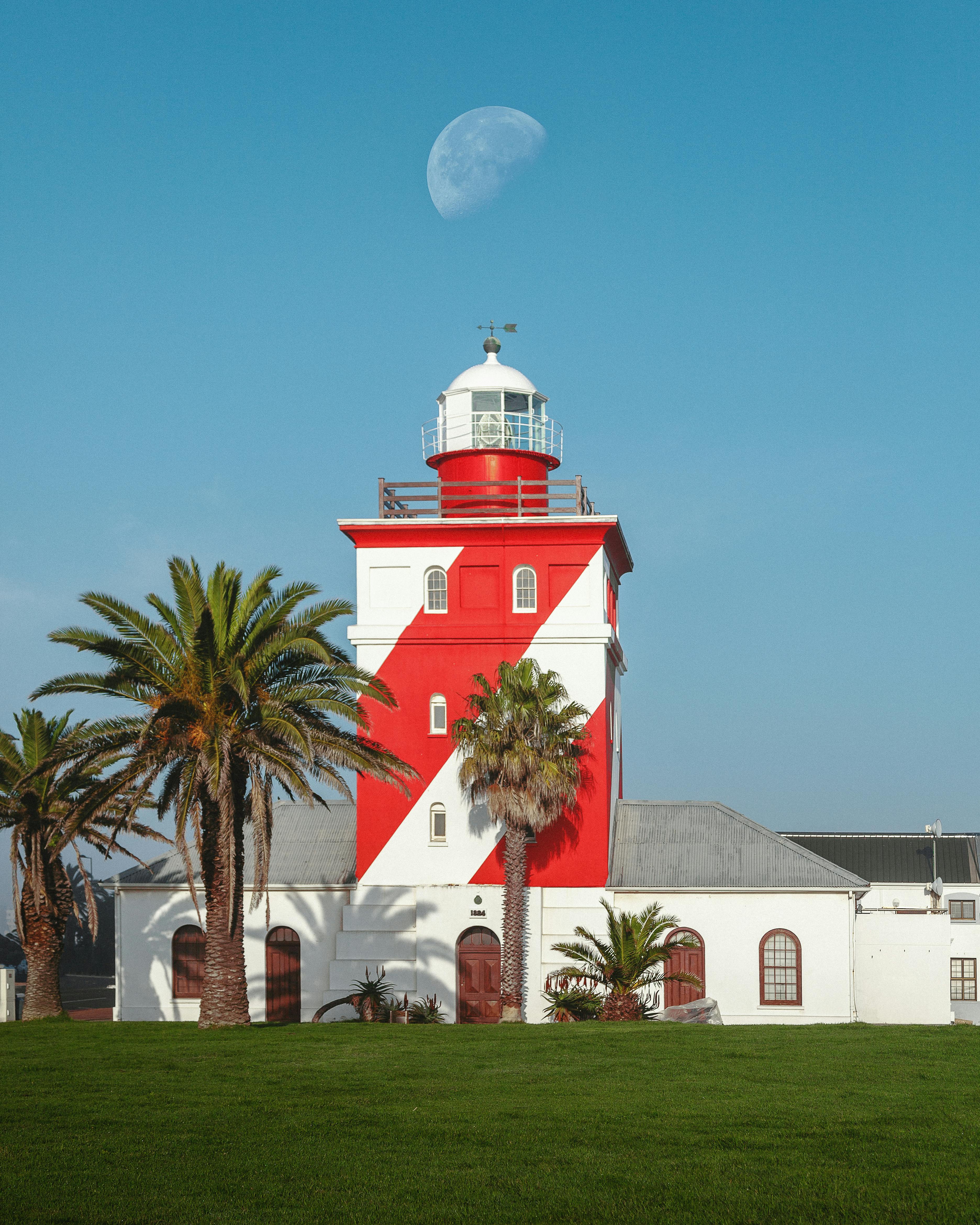 Moon over Lighthouse · Free Stock Photo