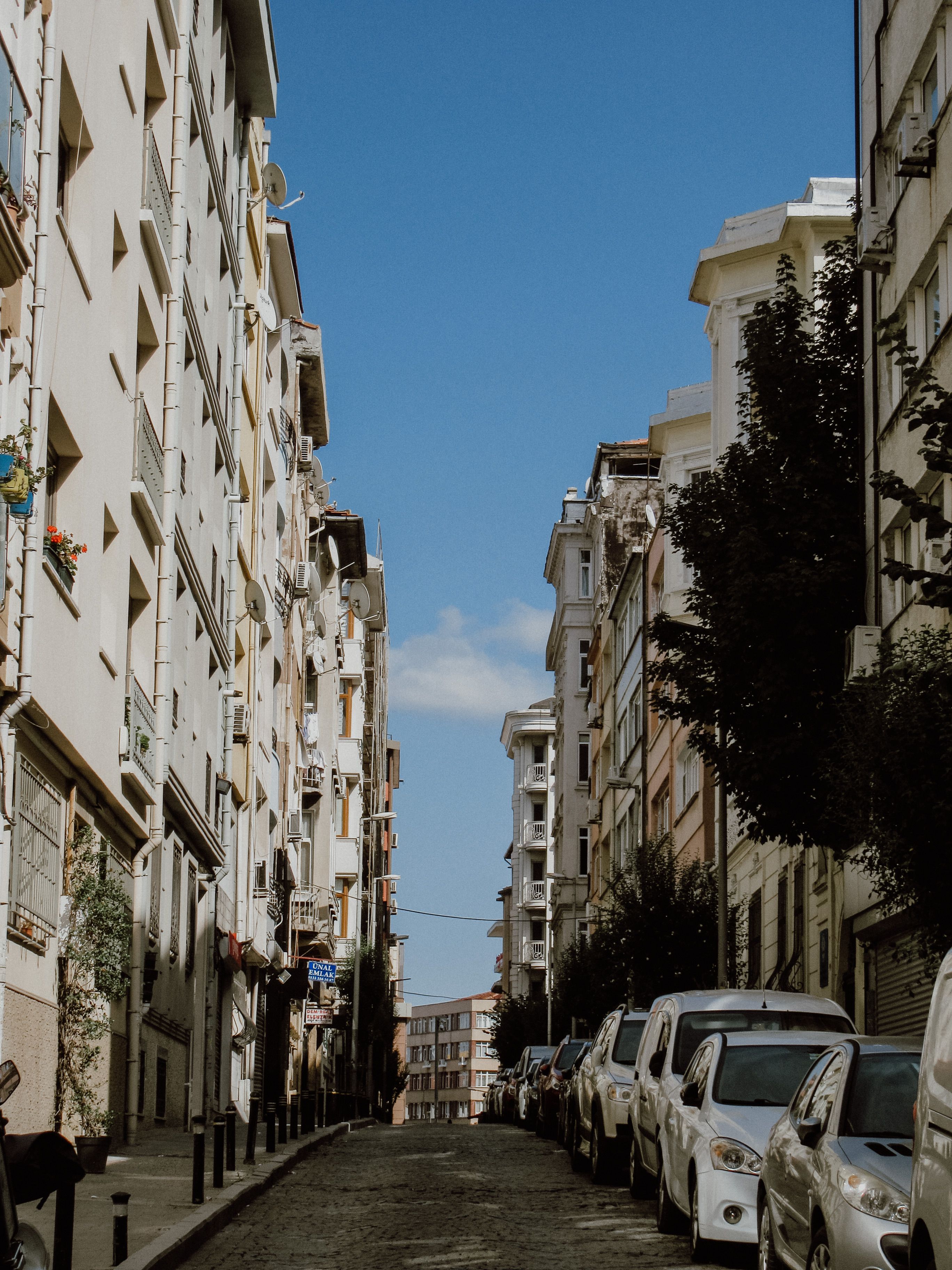 A Street With Apartment Buildings · Free Stock Photo