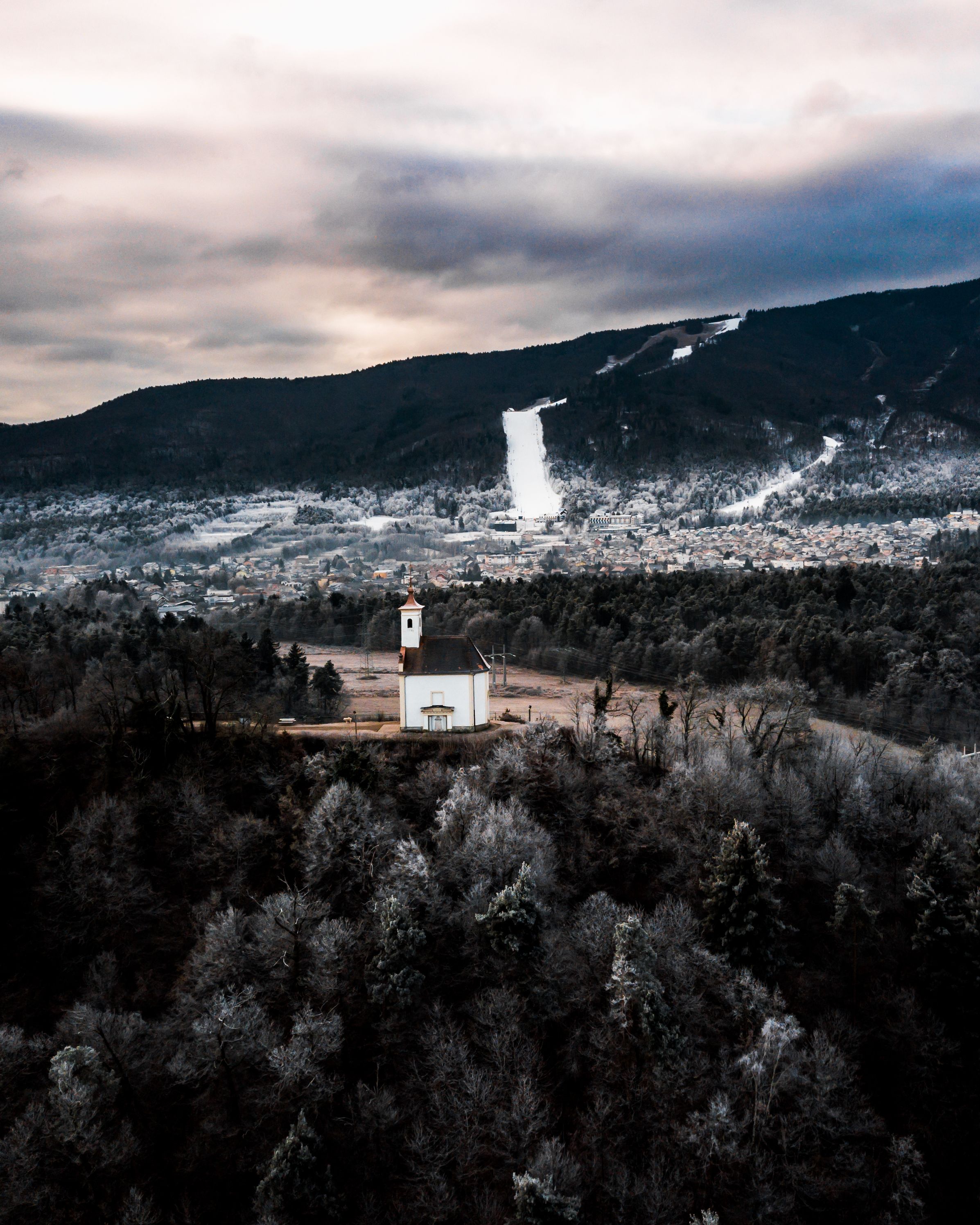 Chapel in a Mountain Valley · Free Stock Photo