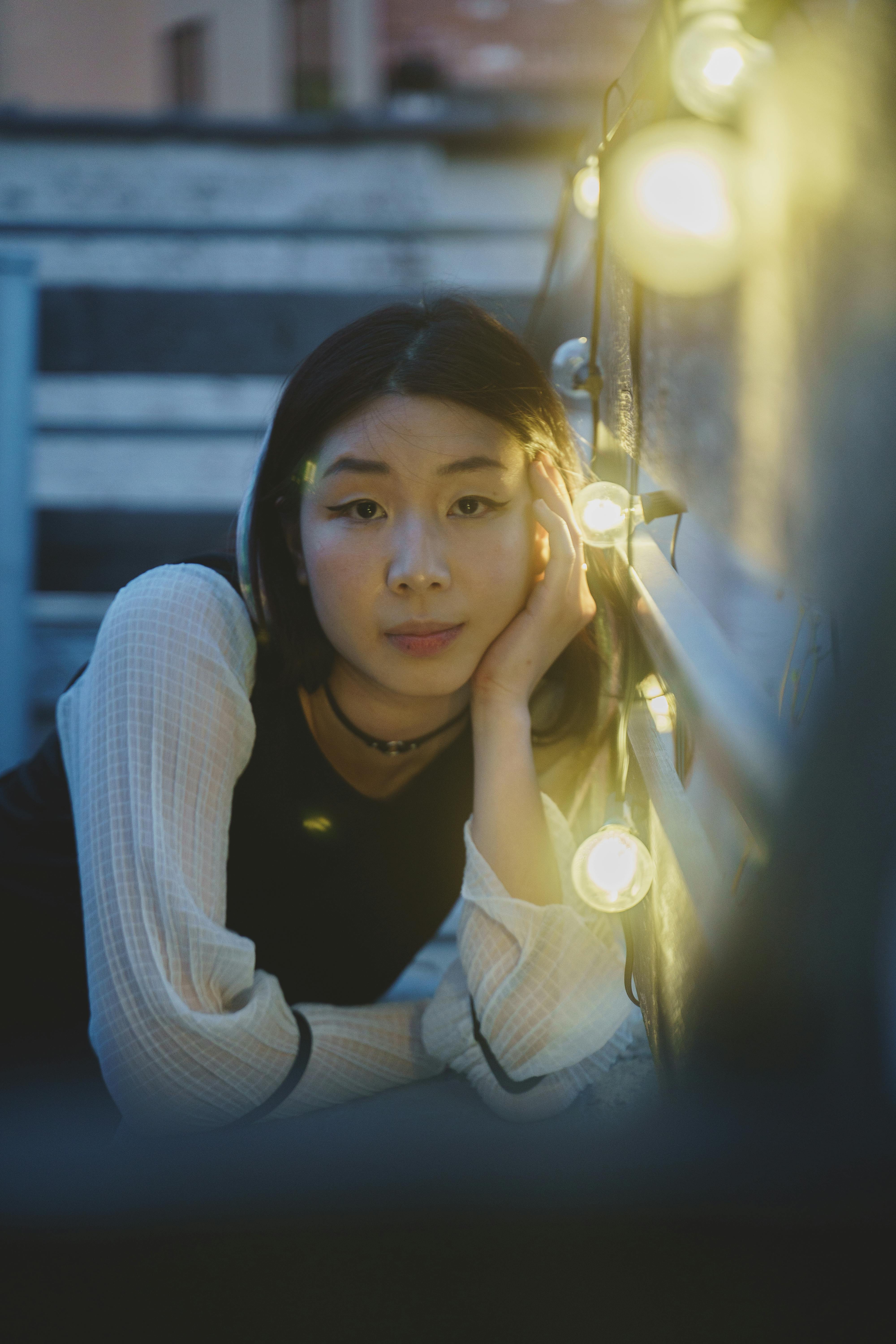 Girl Leaning on her Hand · Free Stock Photo