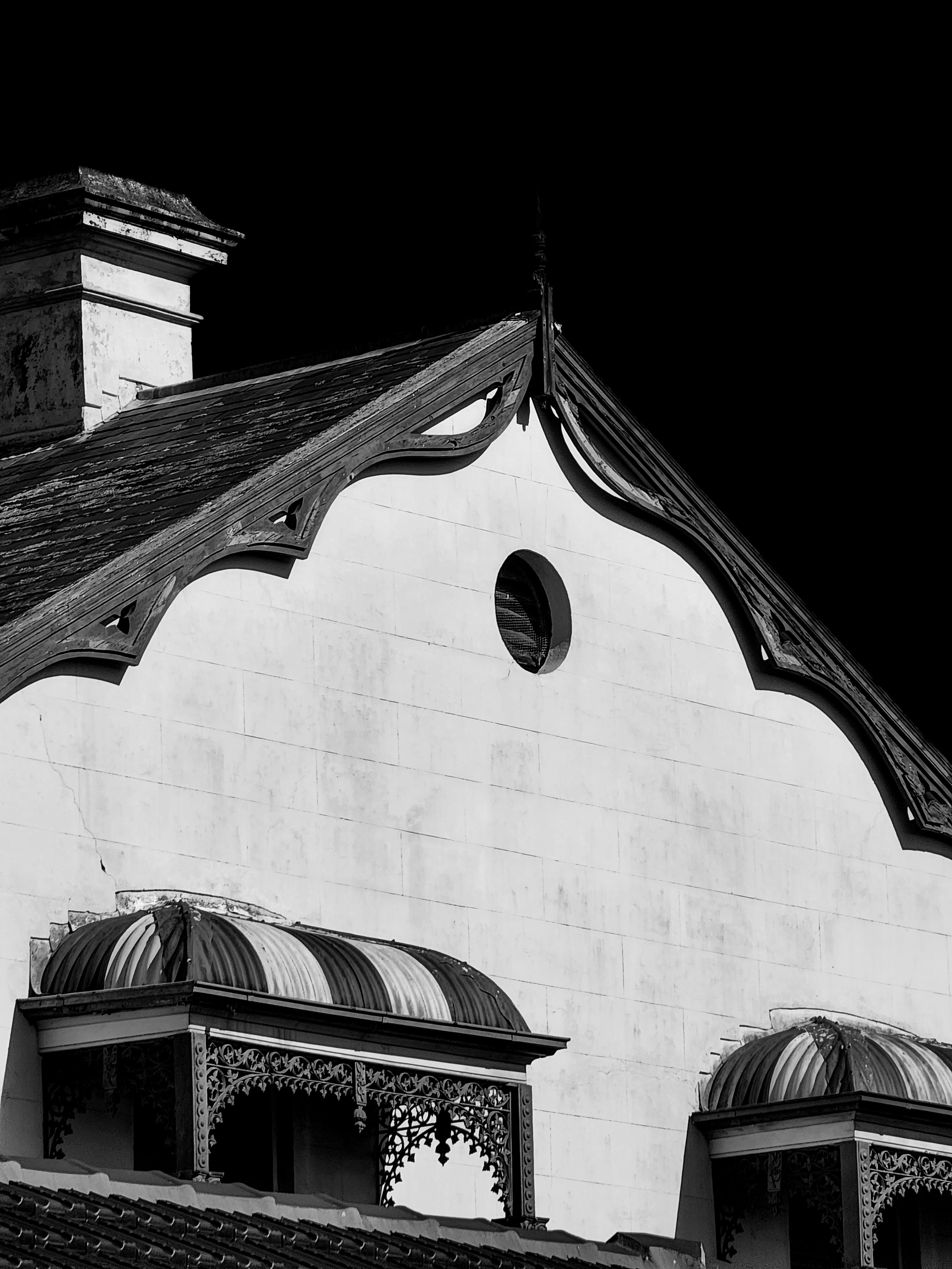 Pitched Roof Photos, Download The BEST Free Pitched Roof Stock Photos ...