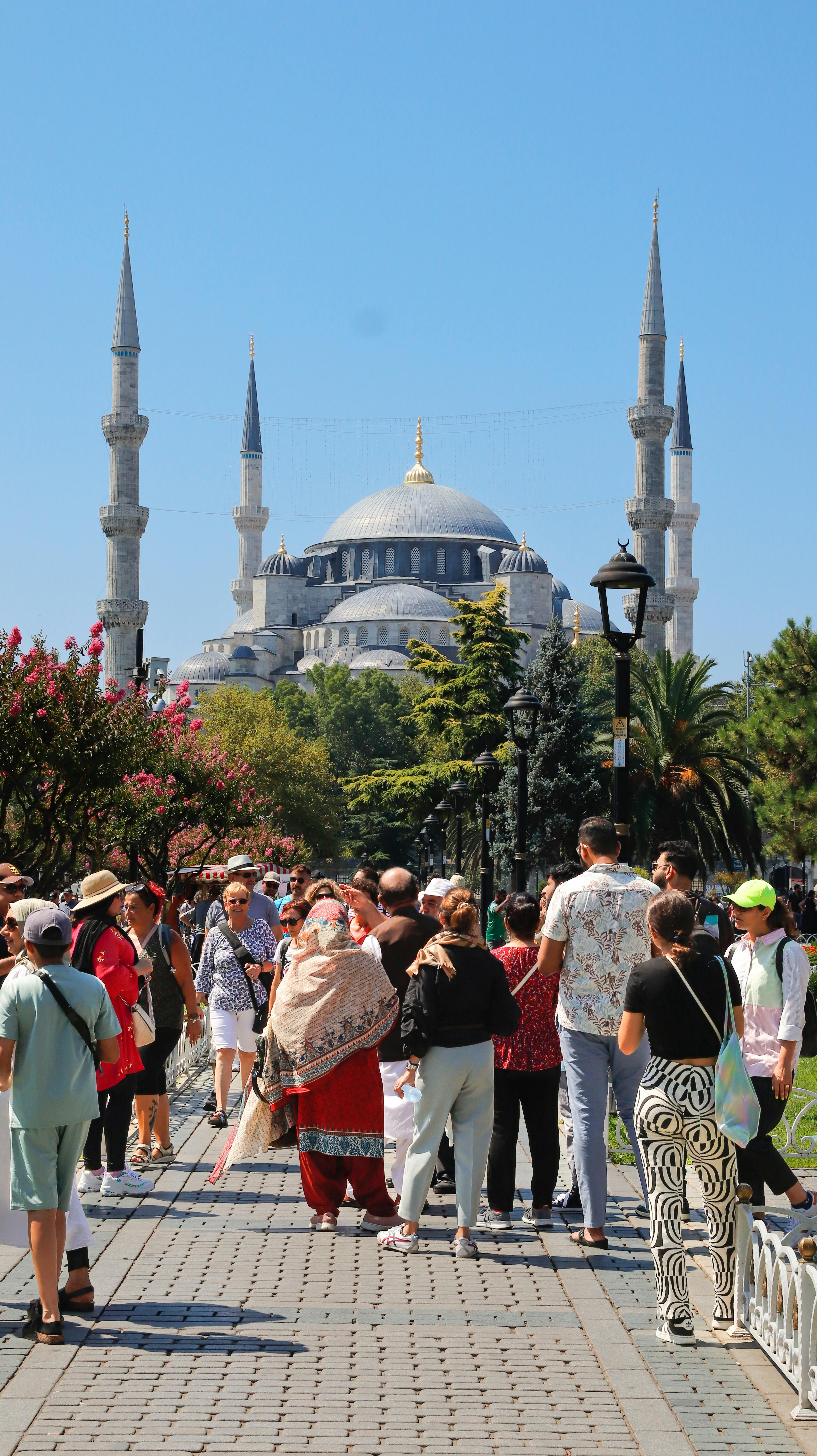 People Near the Blue Mosque · Free Stock Photo